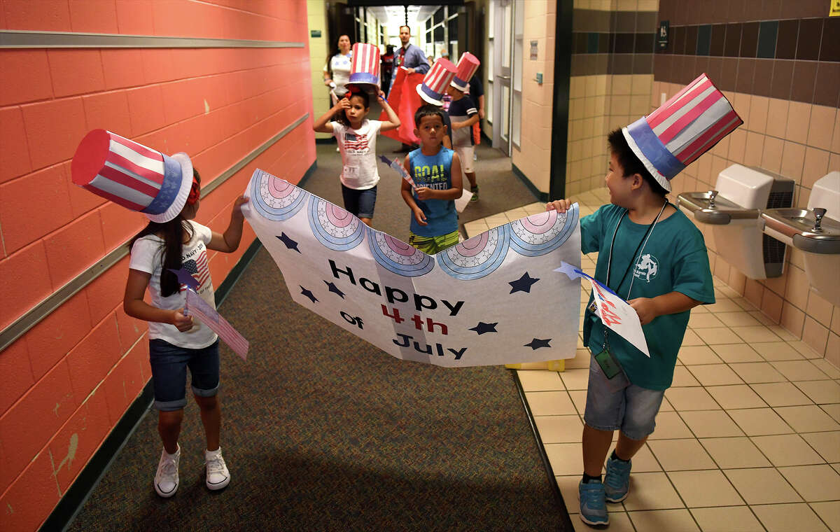 Park Lakes Elementary celebrates July 4 with a class parade