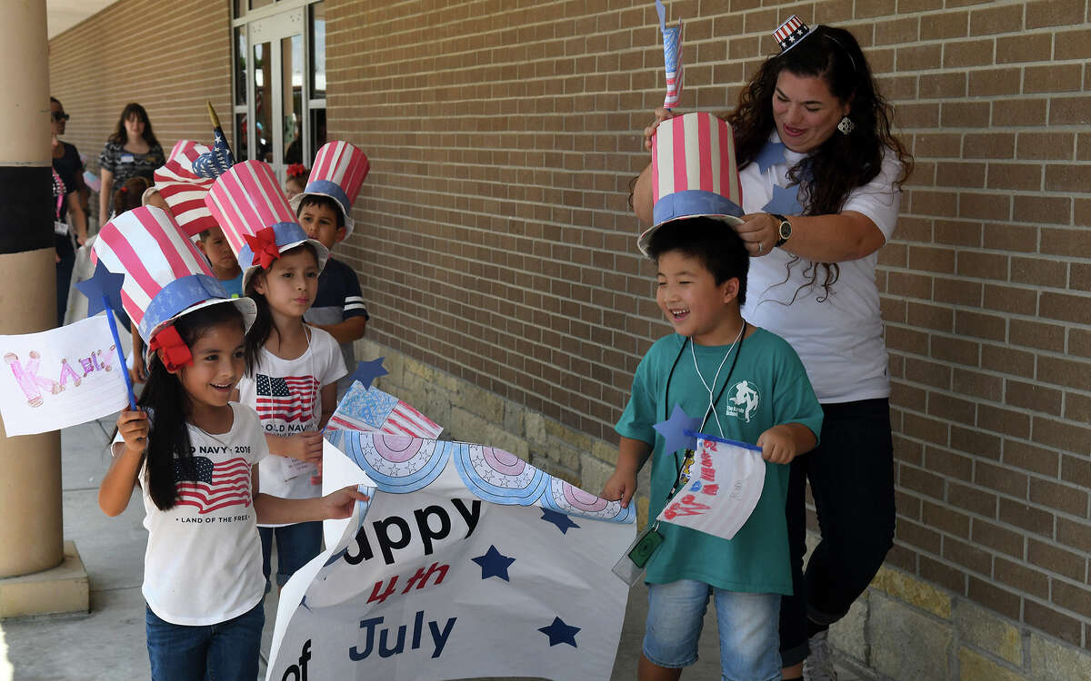 Park Lakes Elementary celebrates July 4 with a class parade