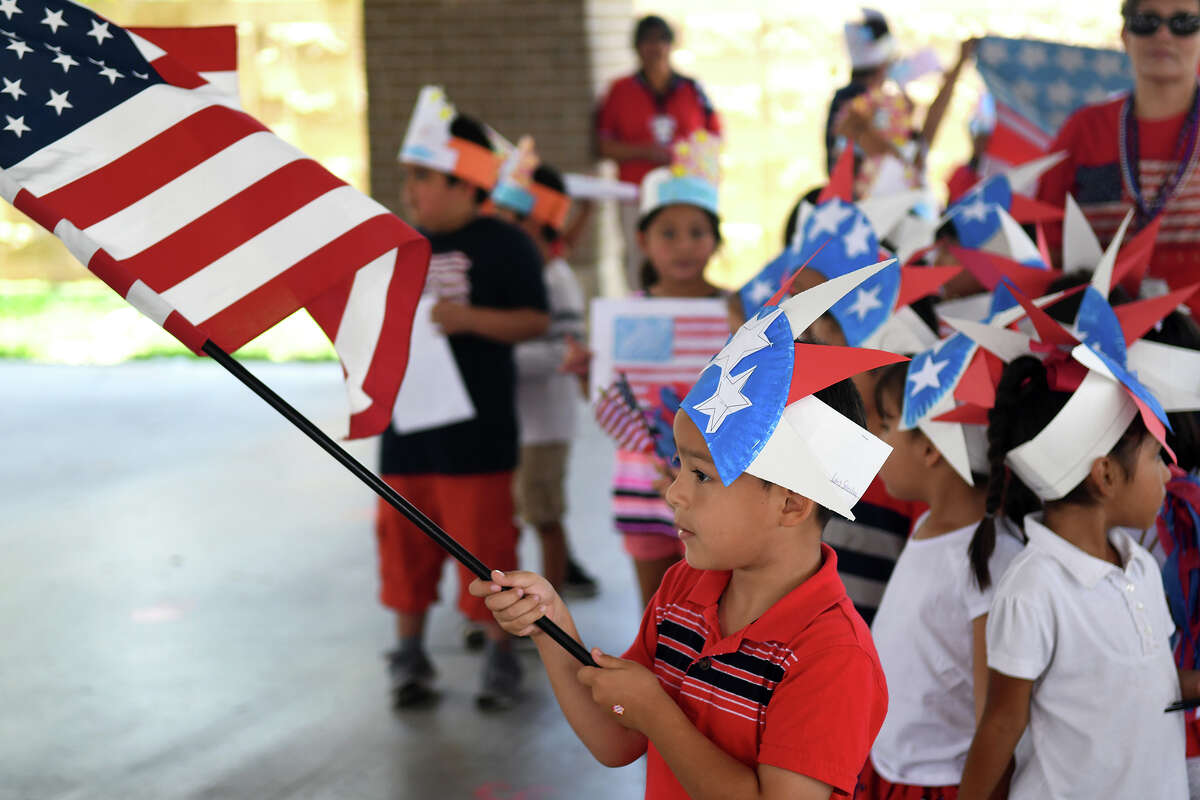 Park Lakes Elementary celebrates July 4 with a class parade