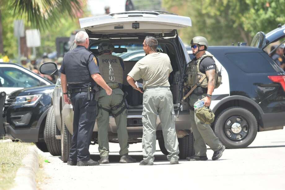 SAPD: Suspect in SWAT standoff near downtown made 'gesture' to officers ...