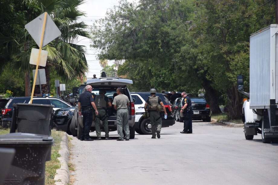 SAPD: Suspect in SWAT standoff near downtown made 'gesture' to officers ...