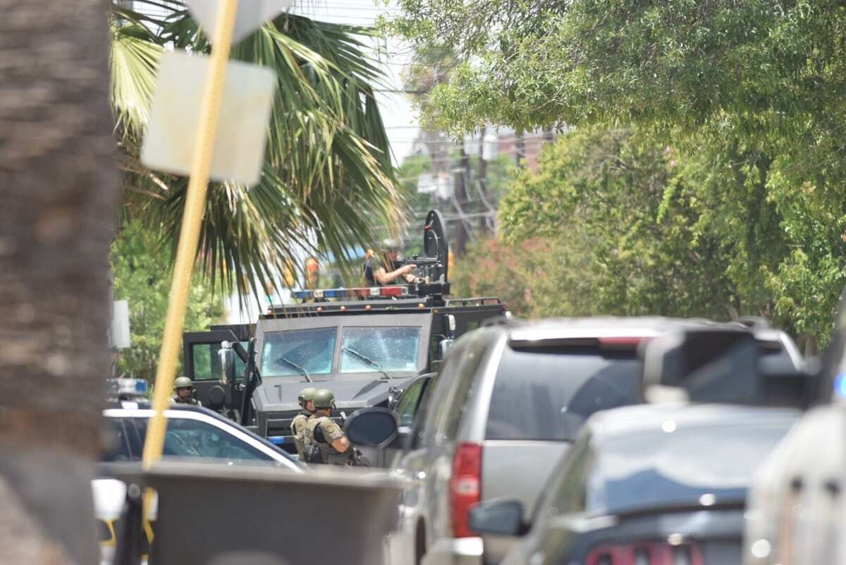 SAPD: Suspect in SWAT standoff near downtown made 'gesture' to officers ...
