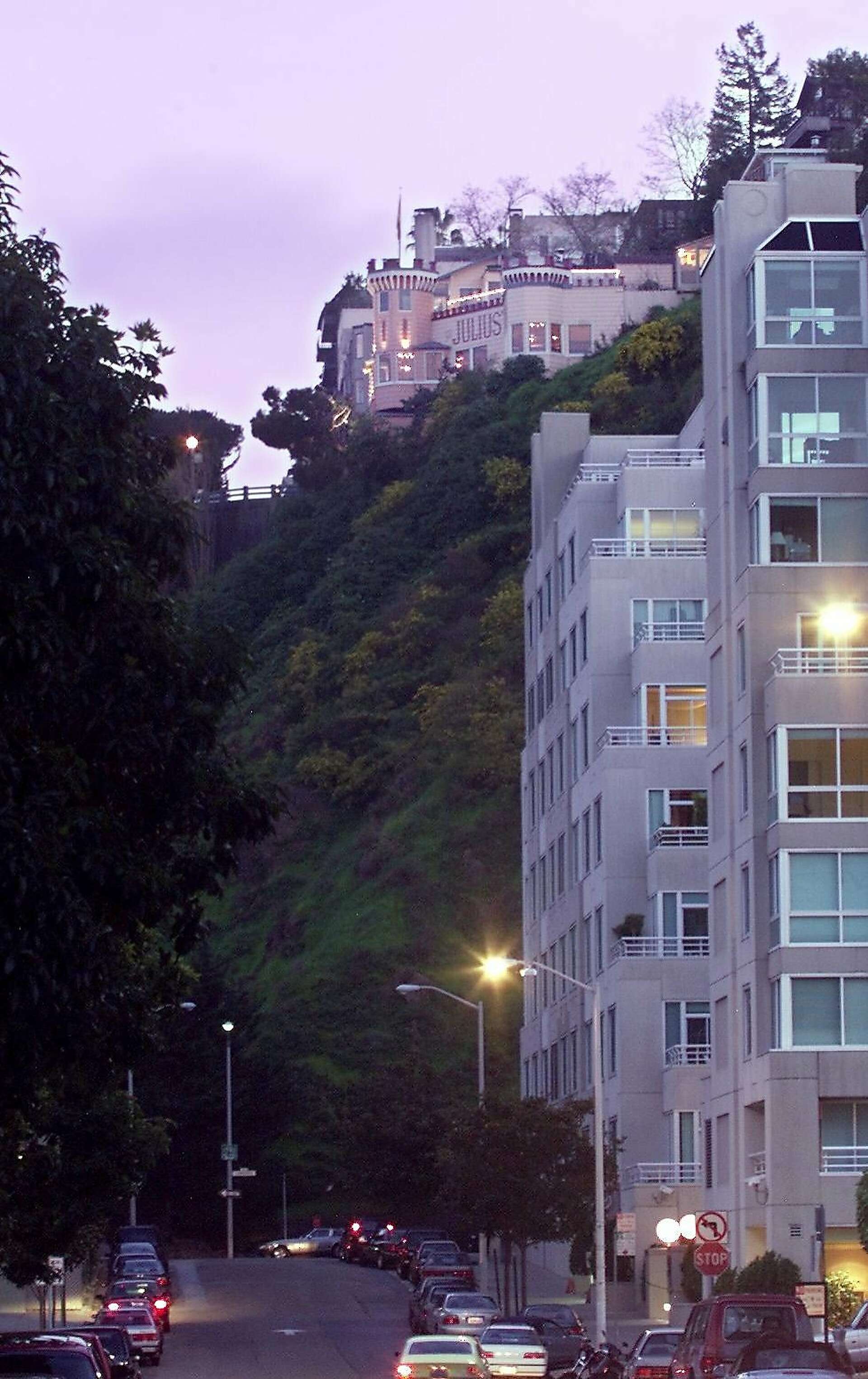 Julius’ Castle restaurant gets the OK to reopen on Telegraph Hill