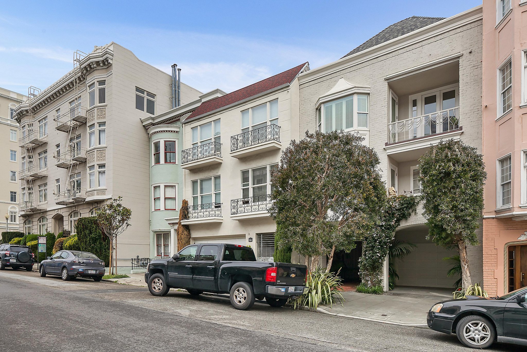 Pacific Heights condo with unobstructed views of the bay