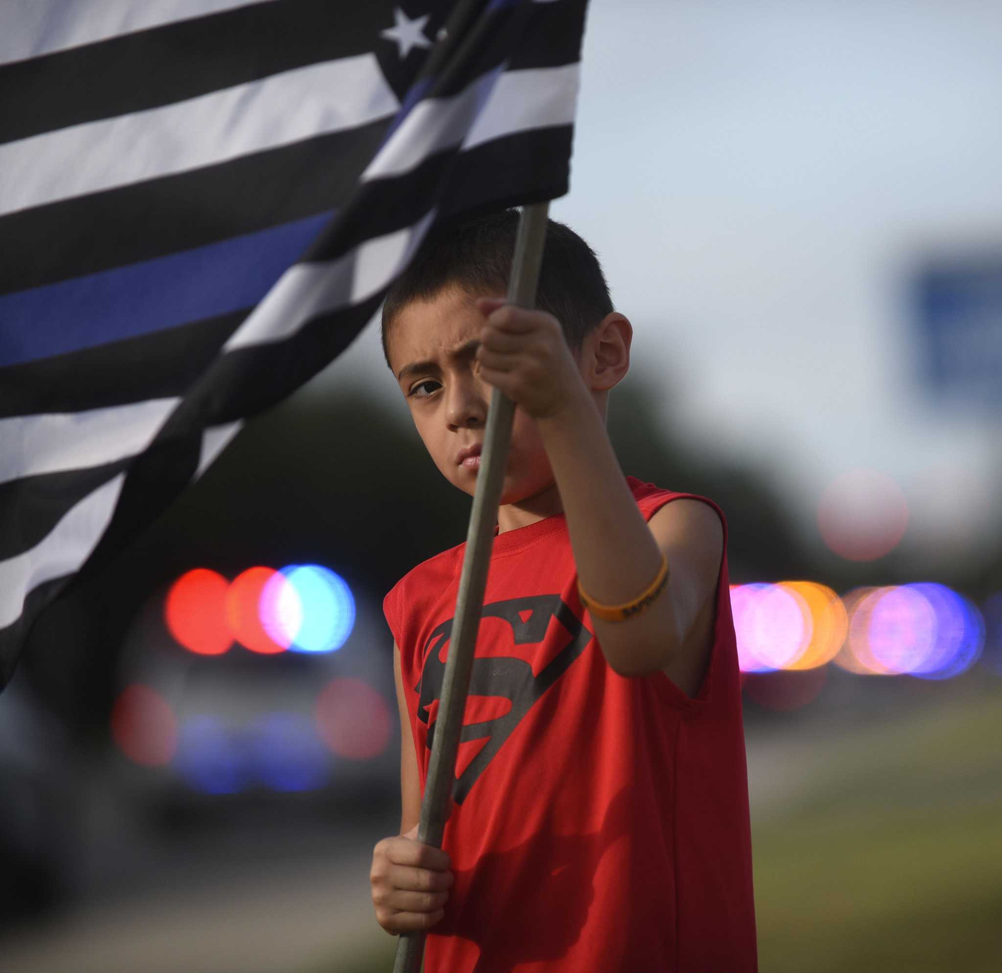 ‘Someone you wanted to know:’ Hundreds gather to honor slain SAPD officer