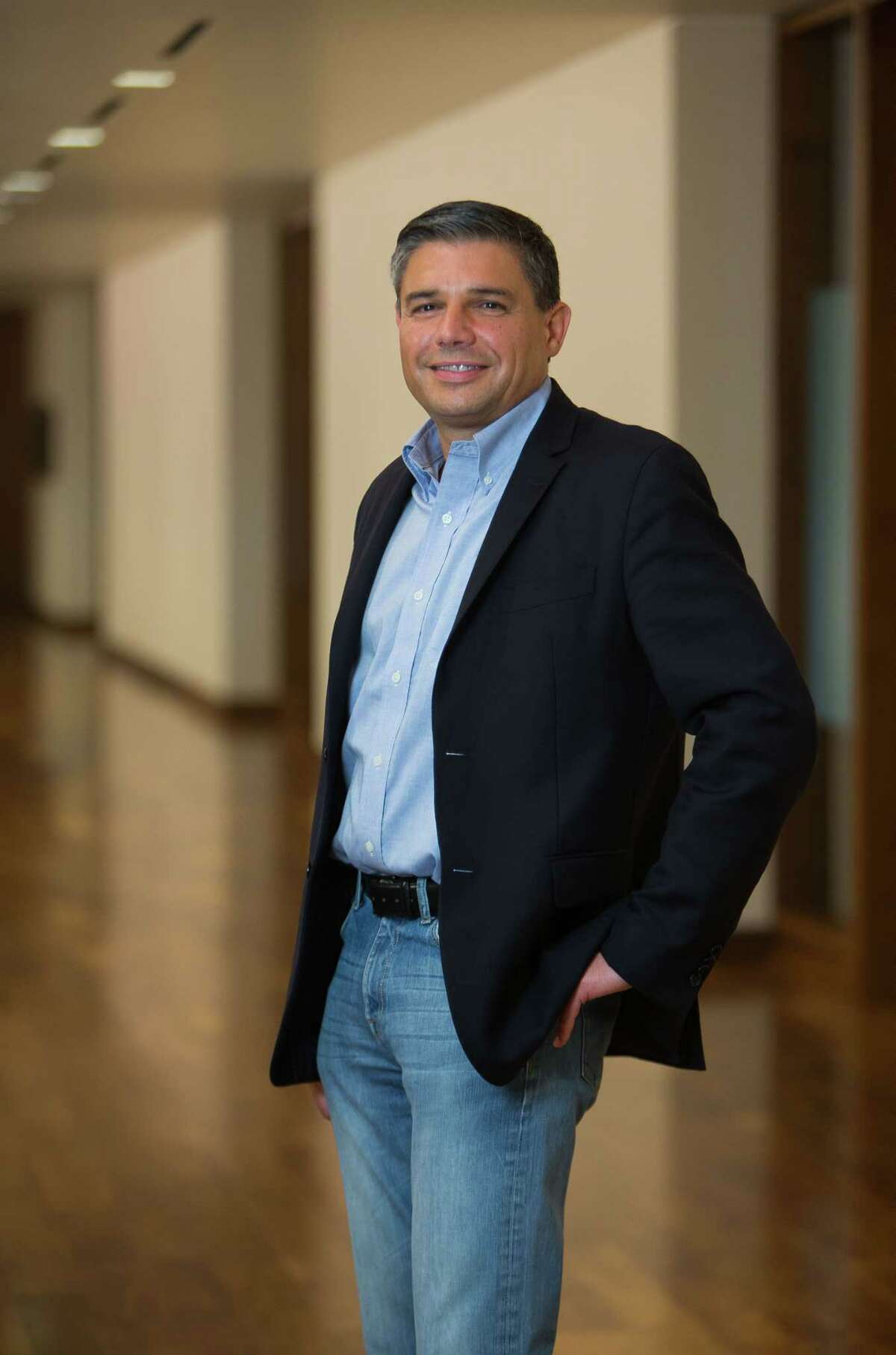 Baker Hughes CEO knows wine, seeks to blend two companies