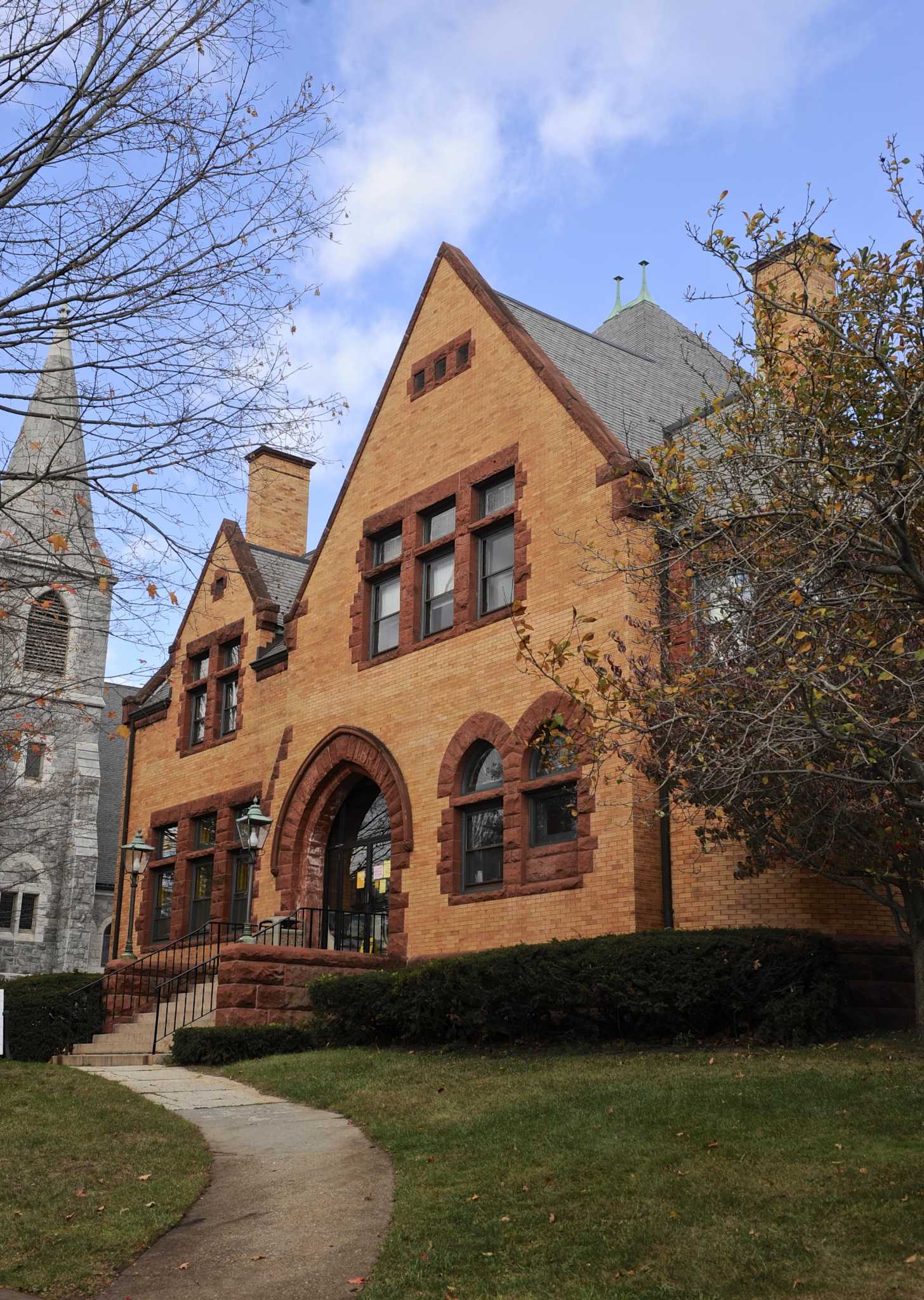 New Milford library group recognized