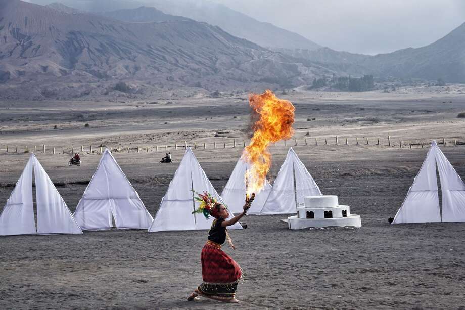 World news photos: Battle over bulls, Syrian leisure moment and more ...