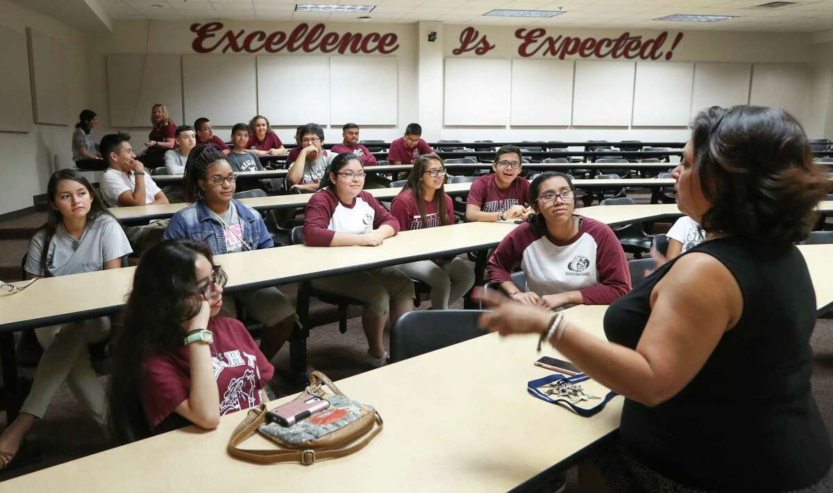 Foundation hopes to improve undergrads' classroom readiness