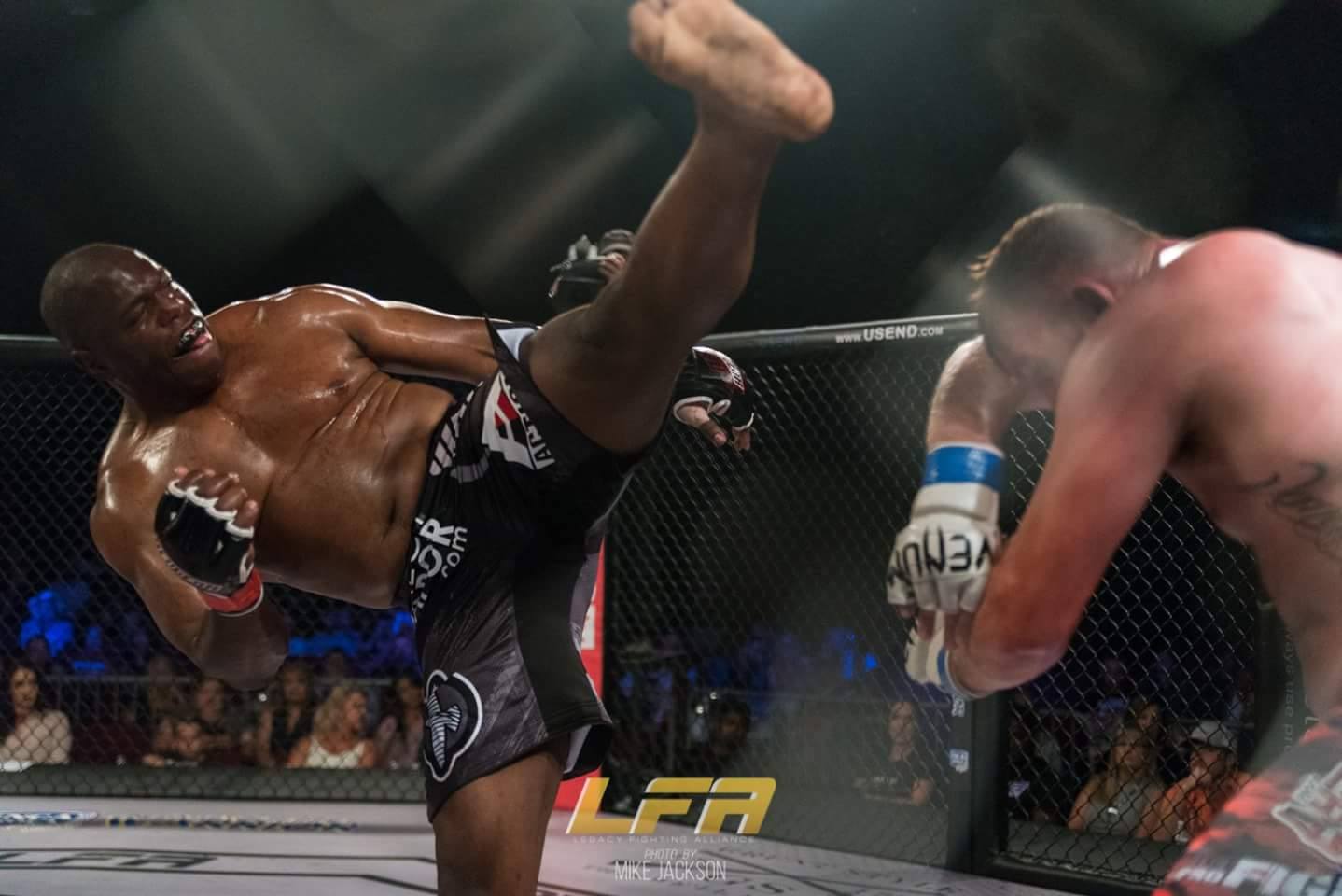 Meet the SAPD officer who moonlights as an MMA fighter - and is a ...