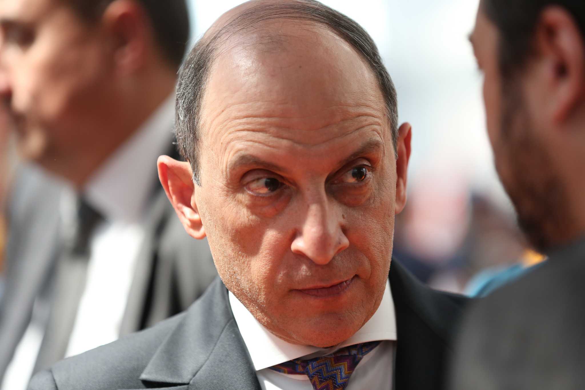 Qatar Airways CEO says he's sorry for slighting U.S. flight attendants