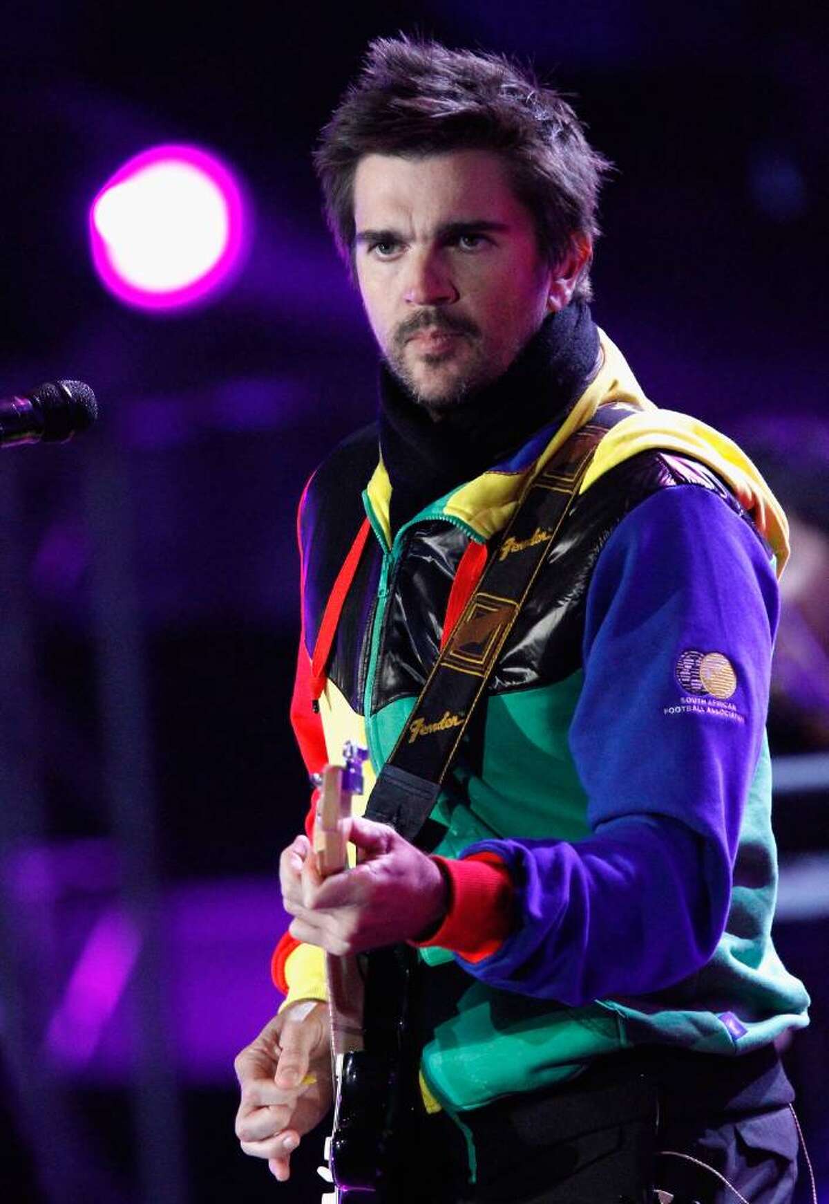 Small crowd, big audience for Juanes