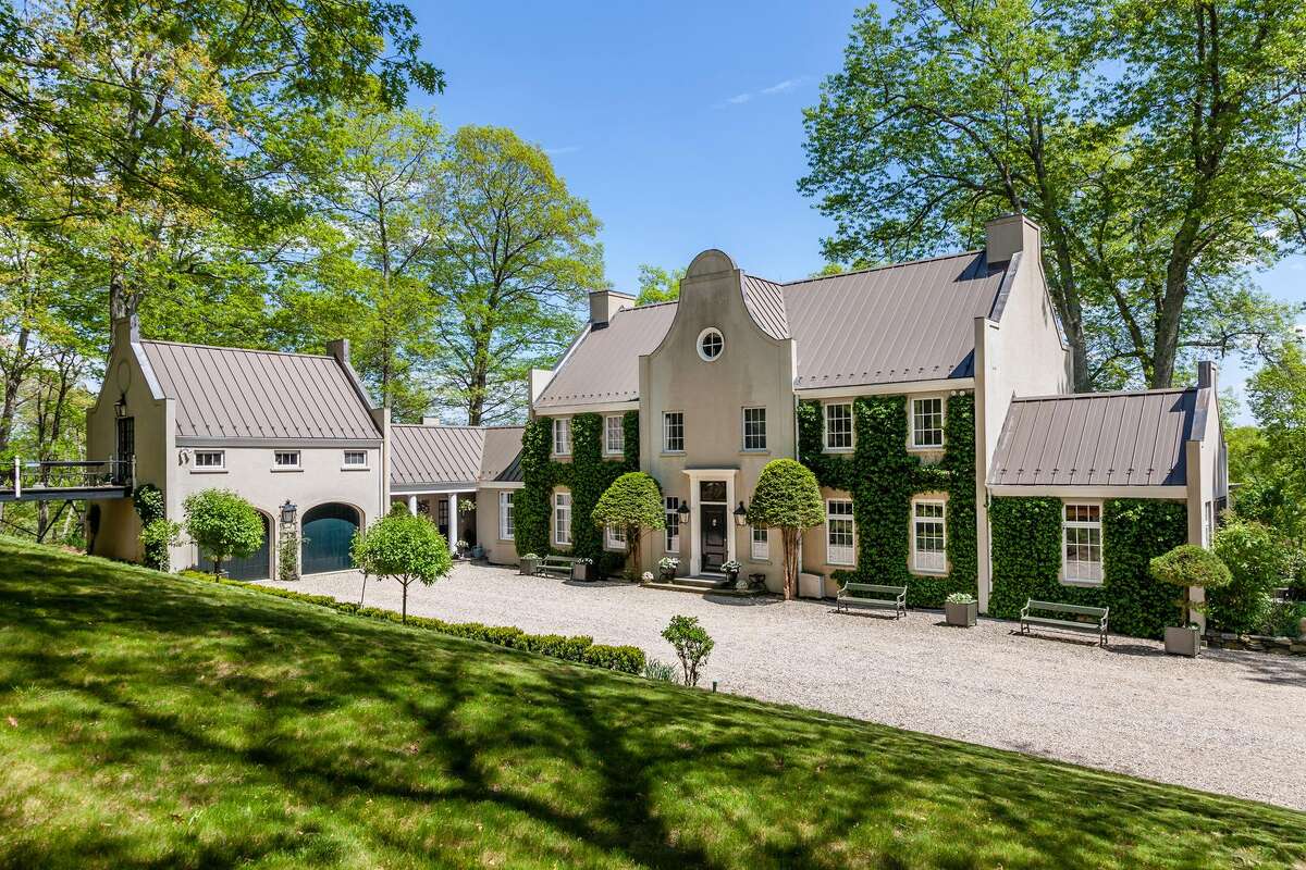 Washington home shows unusual Dutch Cape style