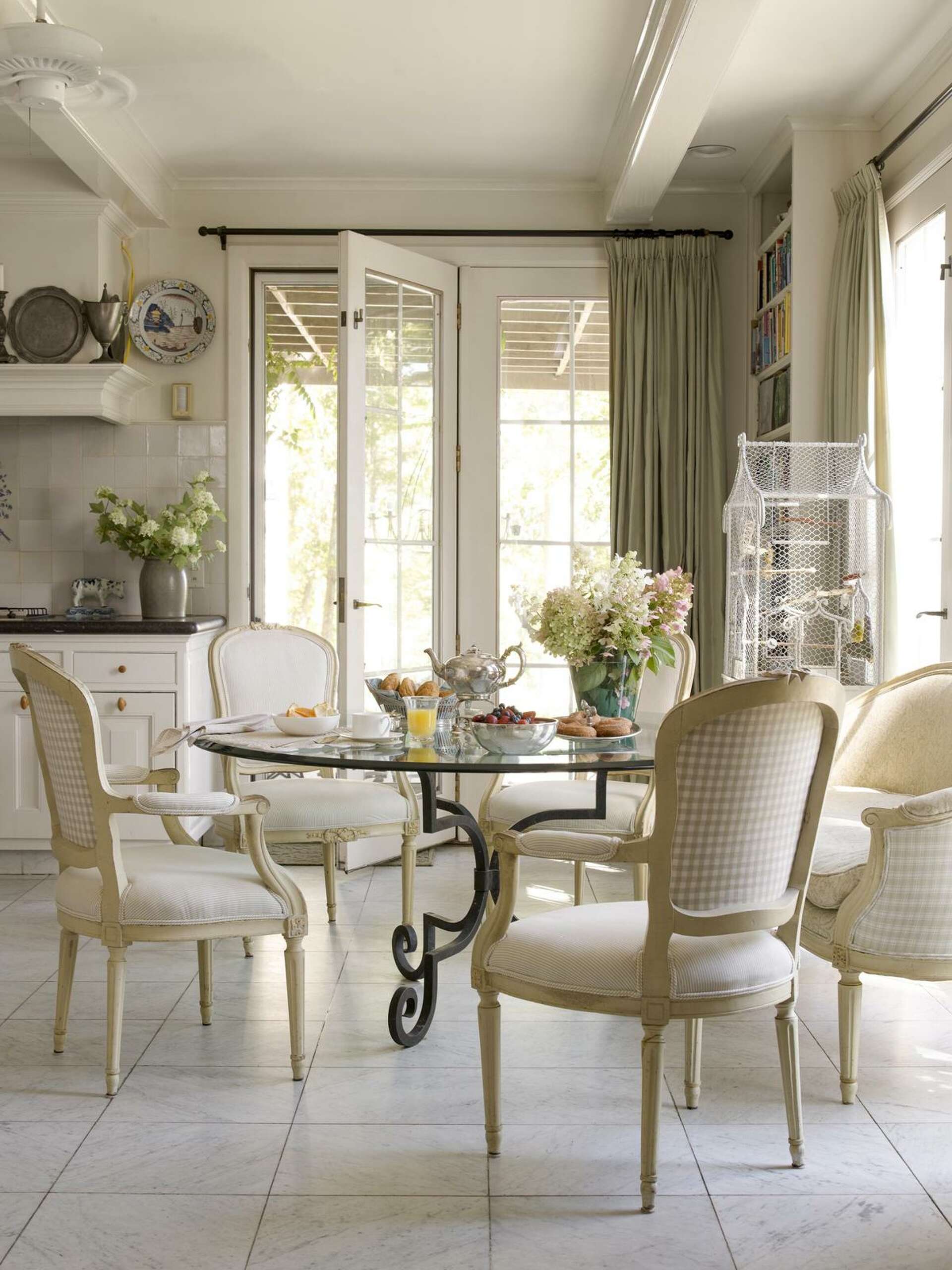 Washington home shows unusual Dutch Cape style