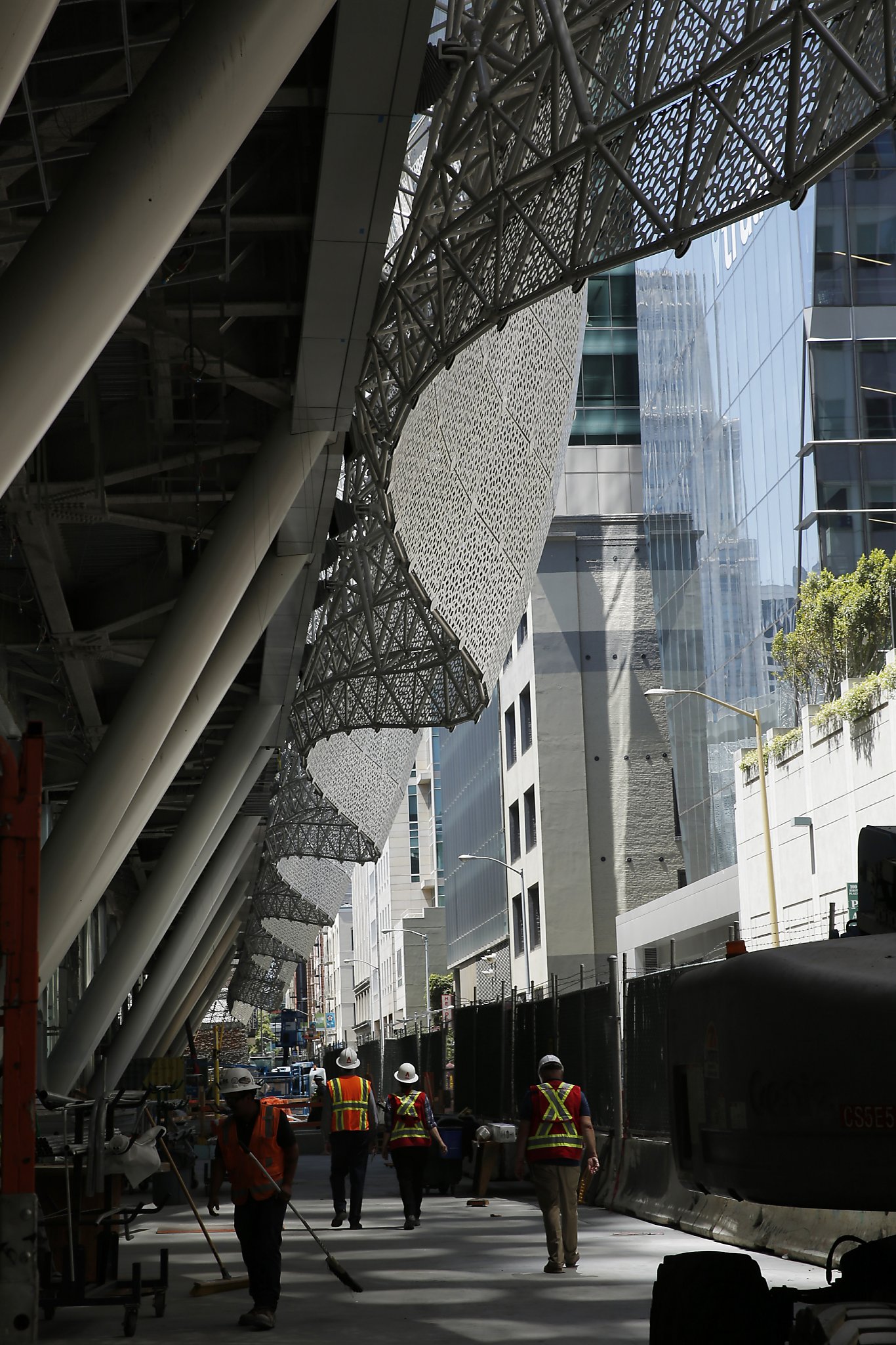 Salesforce gets naming rights to new SF transit center