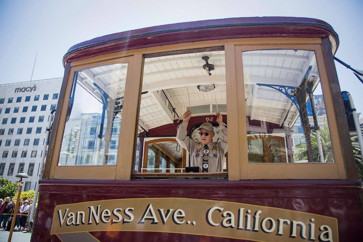 Six-time cable car bell-ringing champ regains his title