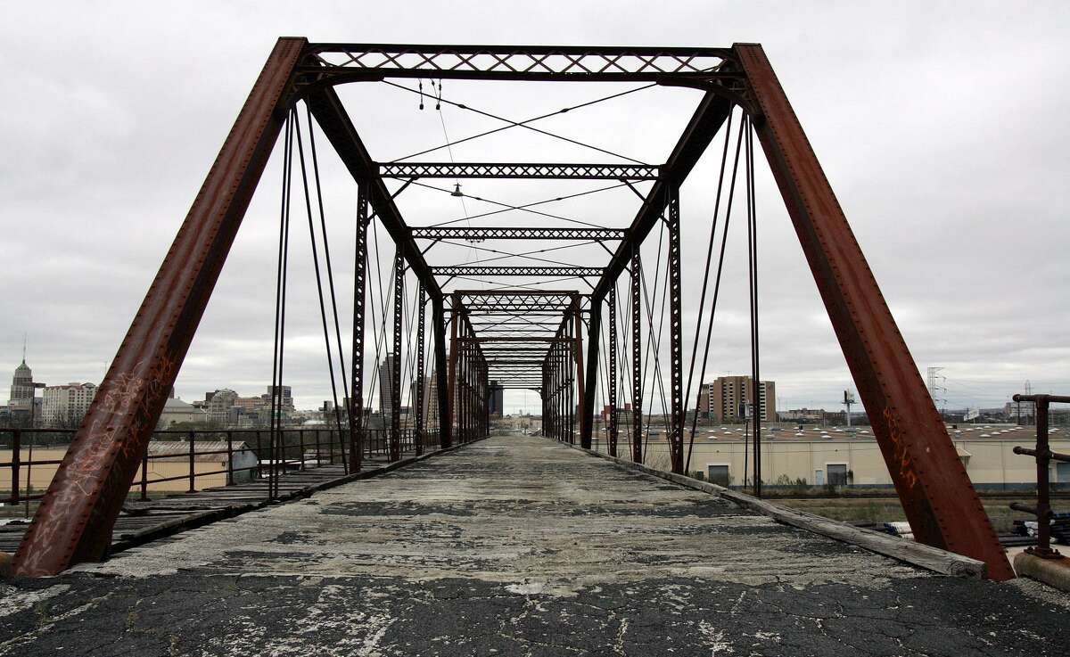 Hays Street Bridge connected East Side to downtown