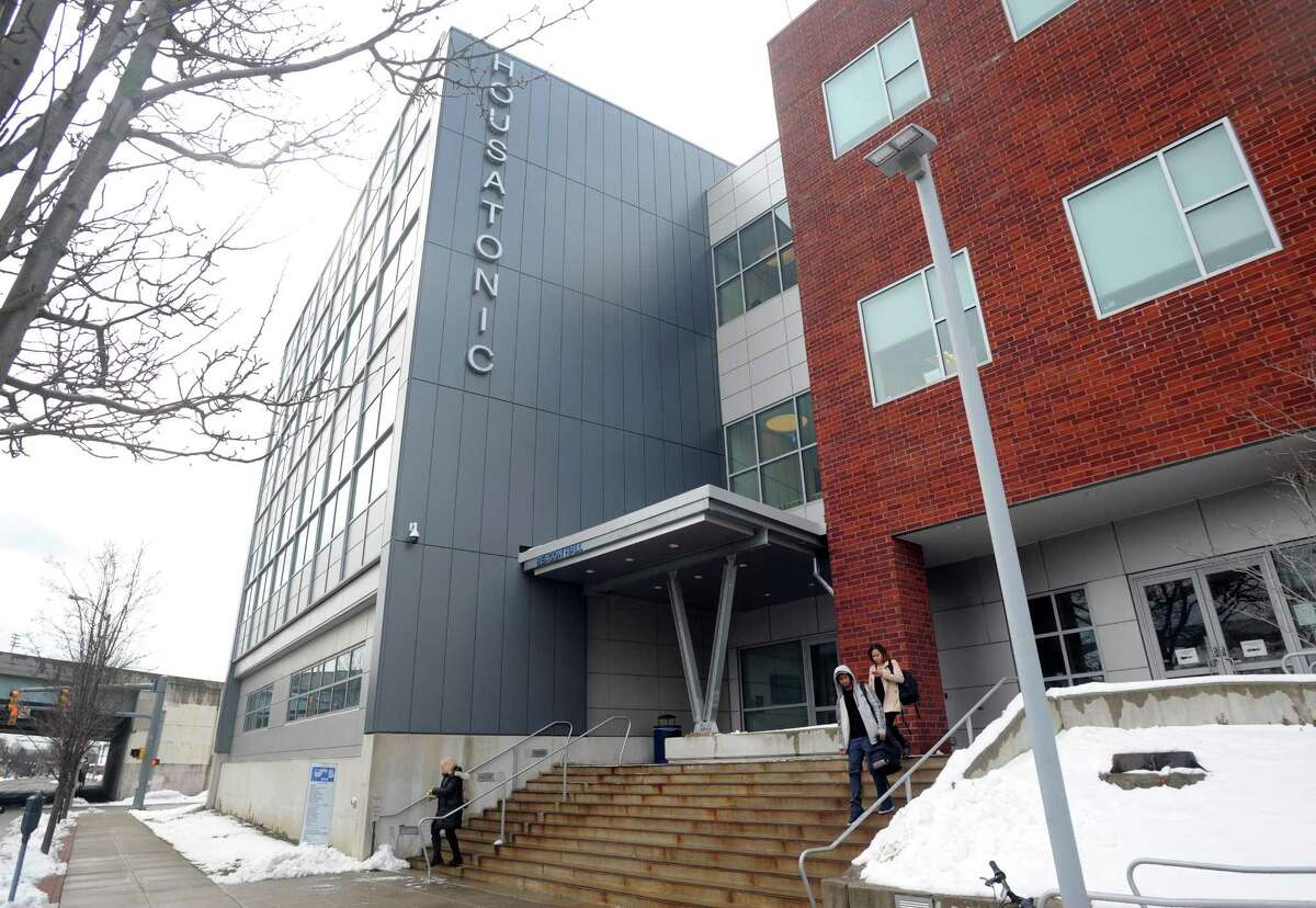 Connecticut public colleges extend in-state tuition to border students