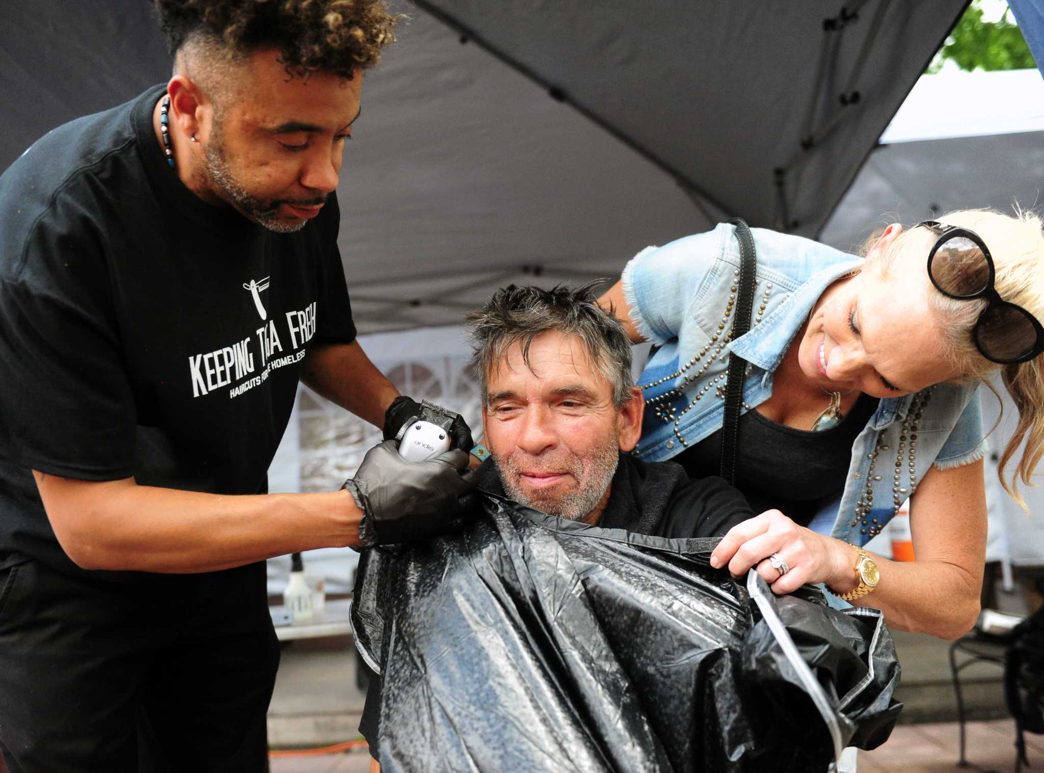 Years after he was homeless, barber gives back to Saratoga