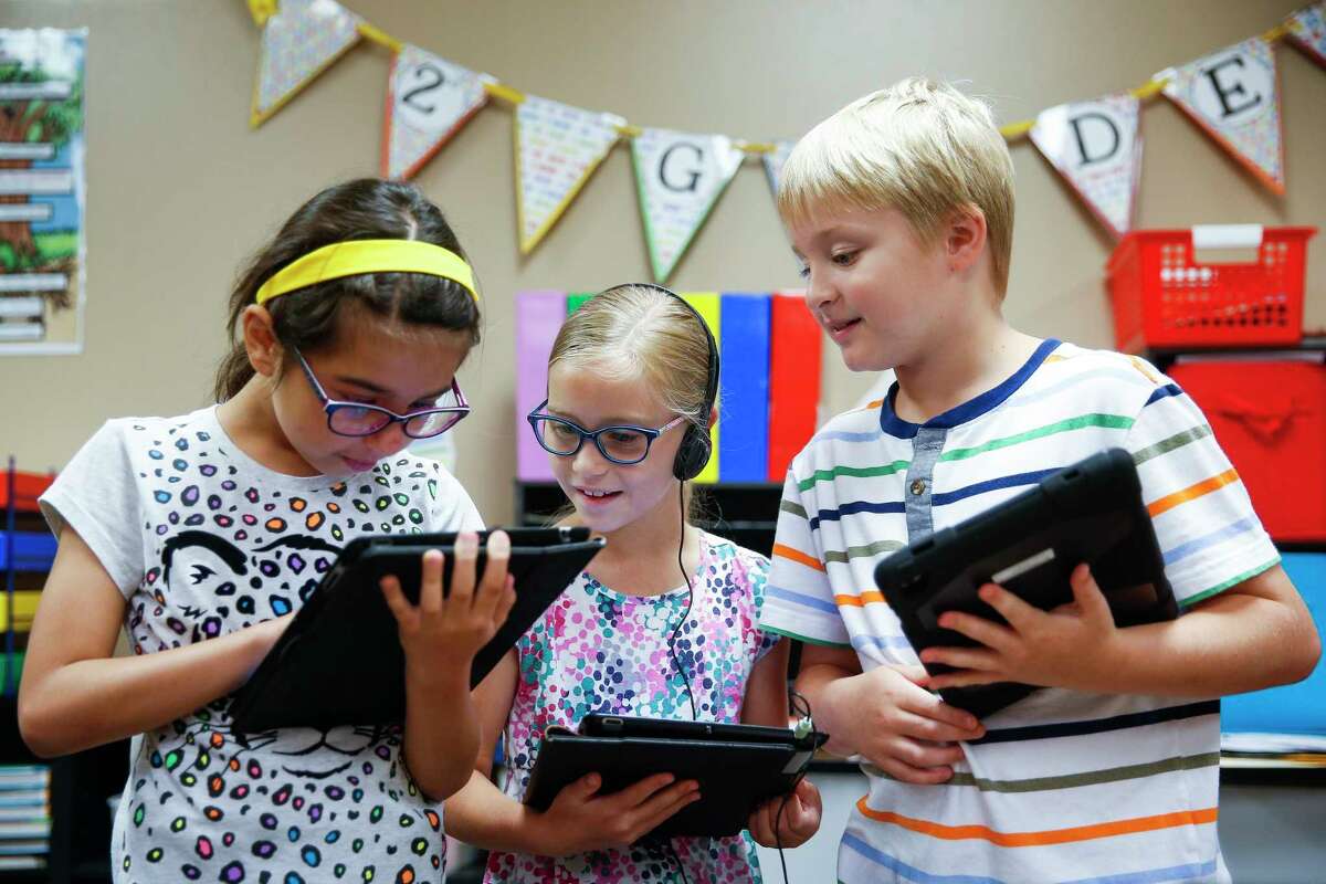 Woodlands public schools rank high in school report
