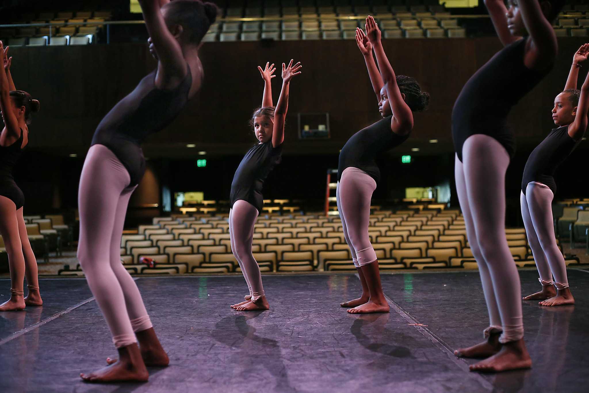 Dancers teach SA teens about African-American movement