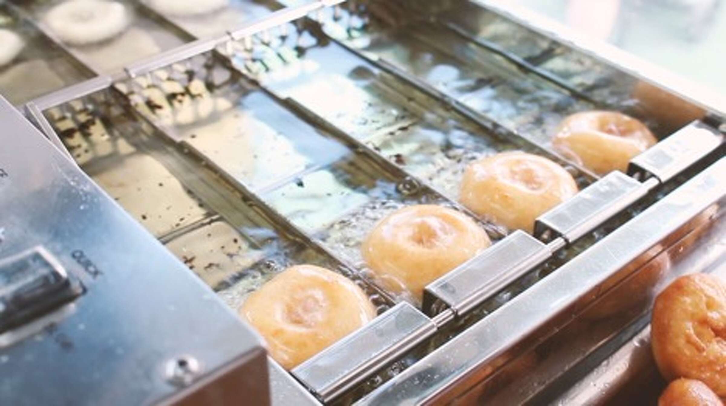 Teens put the 'do' in donut biz
