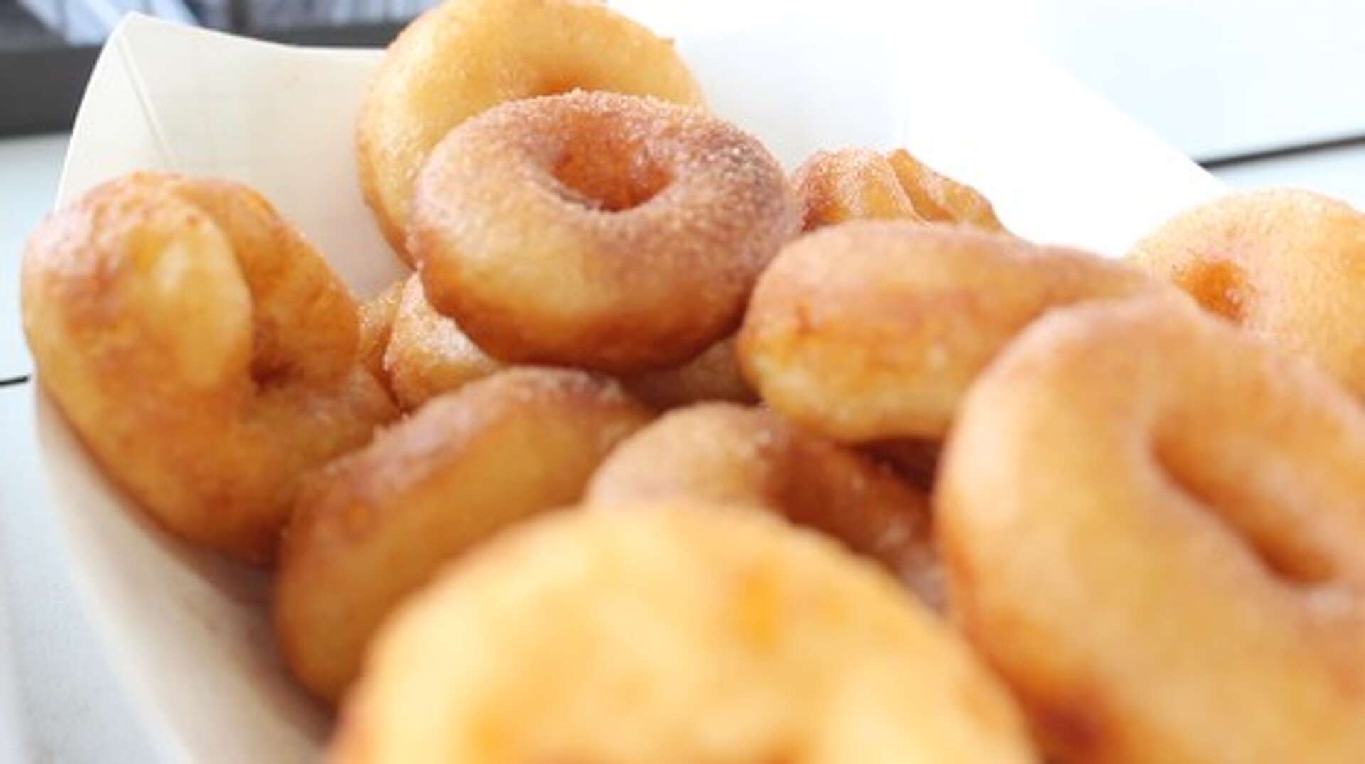 Teens put the 'do' in donut biz