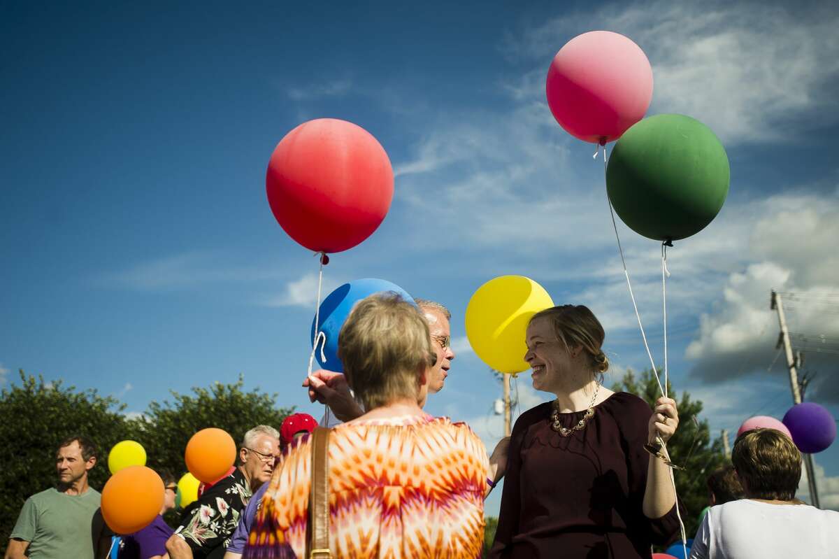 Cancer survivors release balloons in celebration