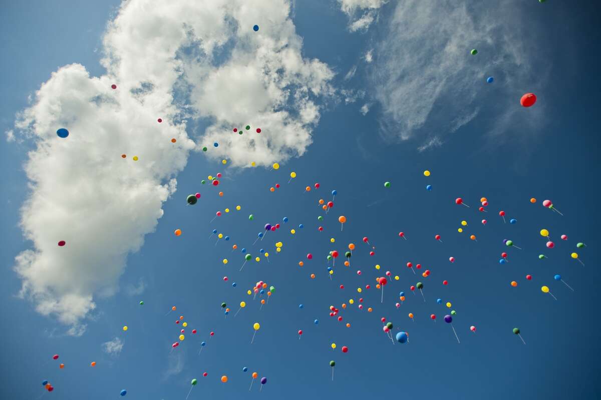 Cancer survivors release balloons in celebration