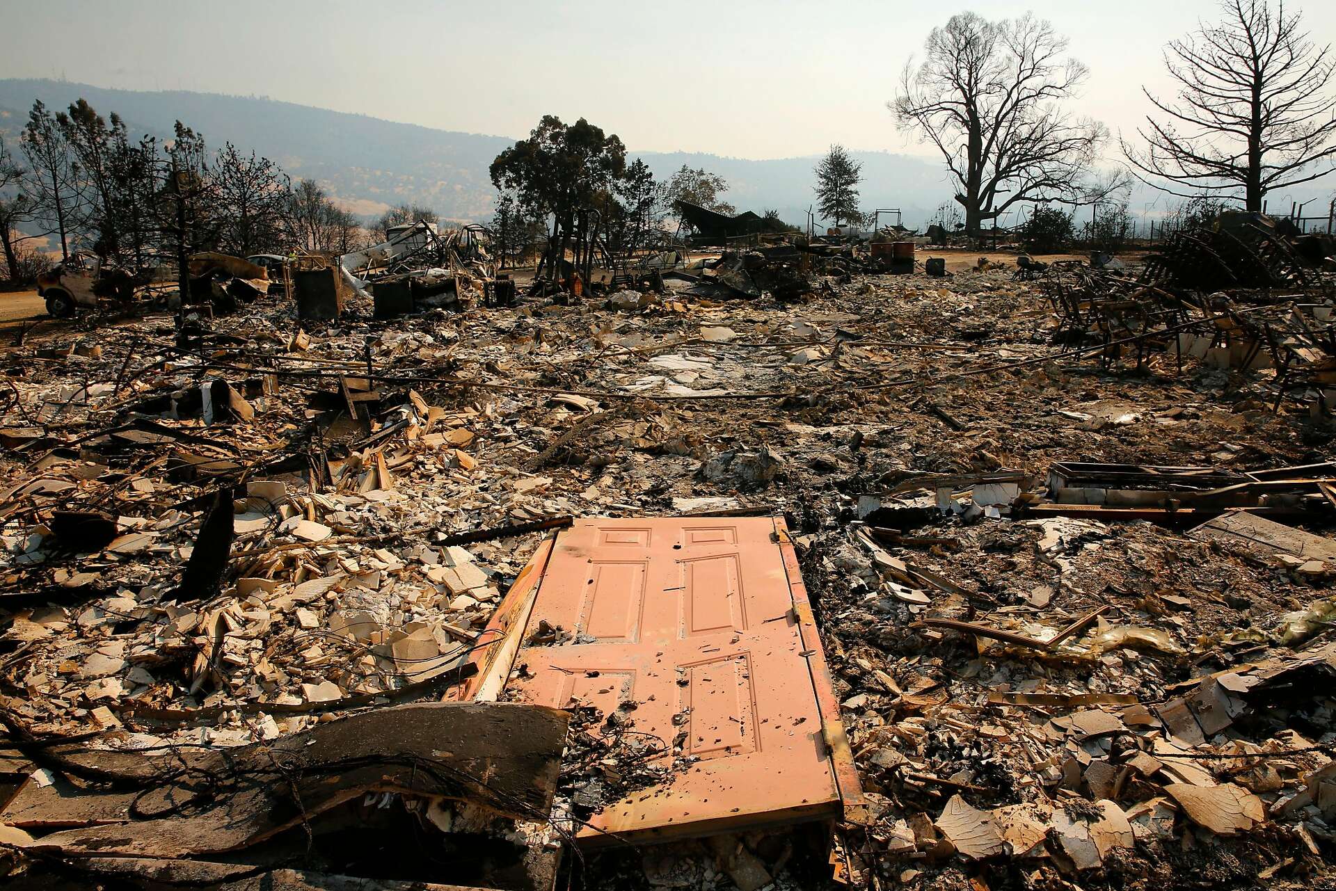 Thousands evacuated as fire west of Yosemite grows to 48,000 acres