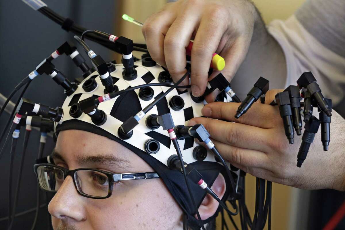 Lasers allow glimpse into brains of Yale researchers as they chat