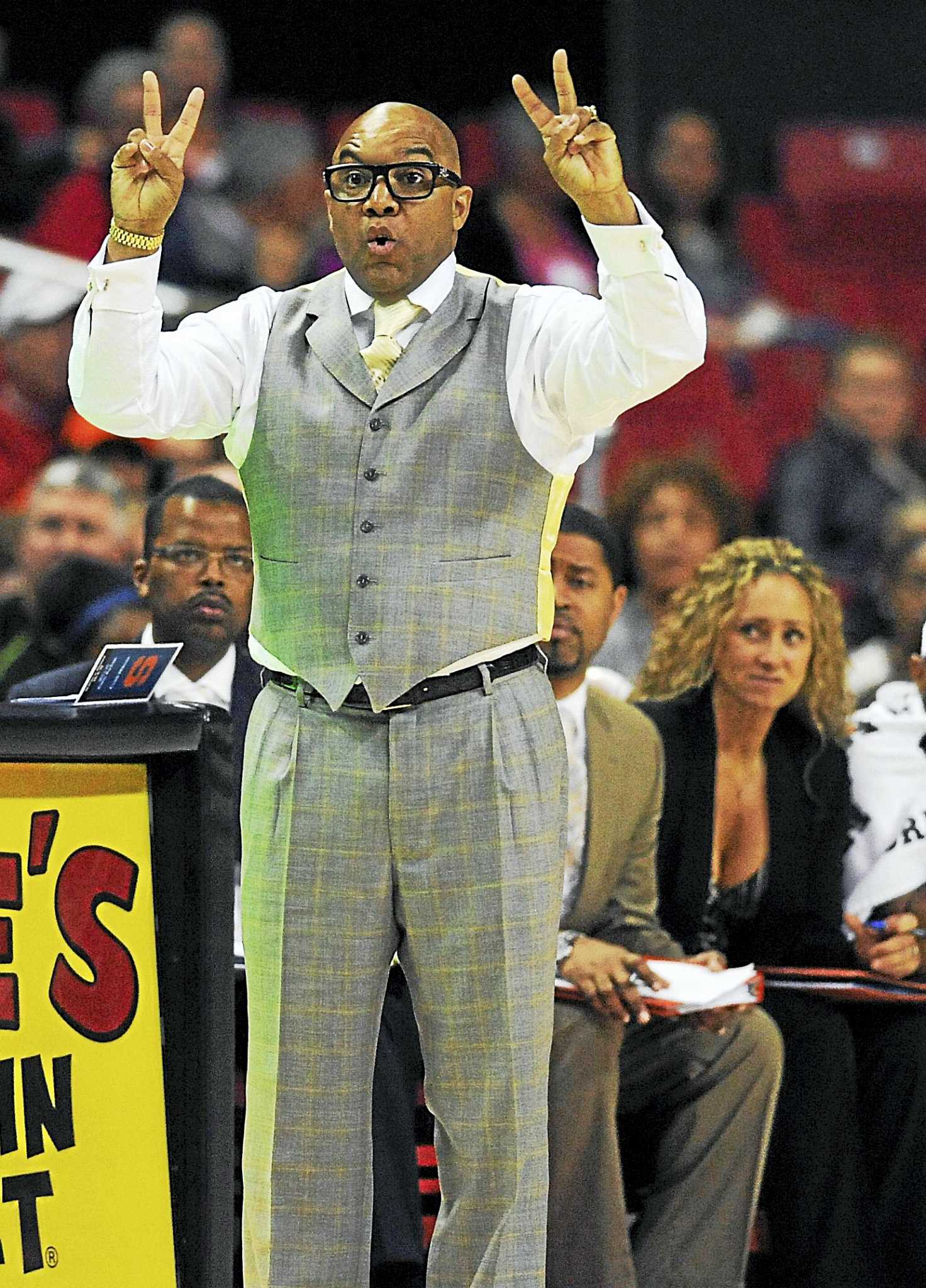 Syracuse assistant Tammi Reiss part of 1991 Virginia team to beat UConn ...