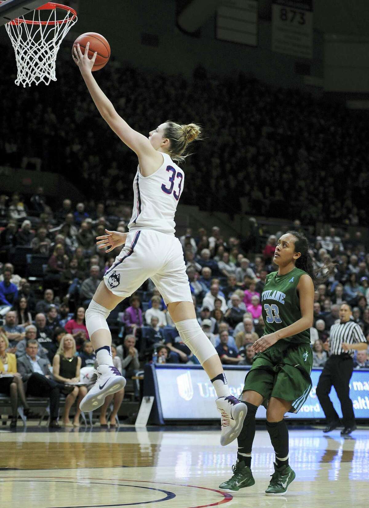 Katie Lou Samuelson heats up after slow start, UConn routs Tulane
