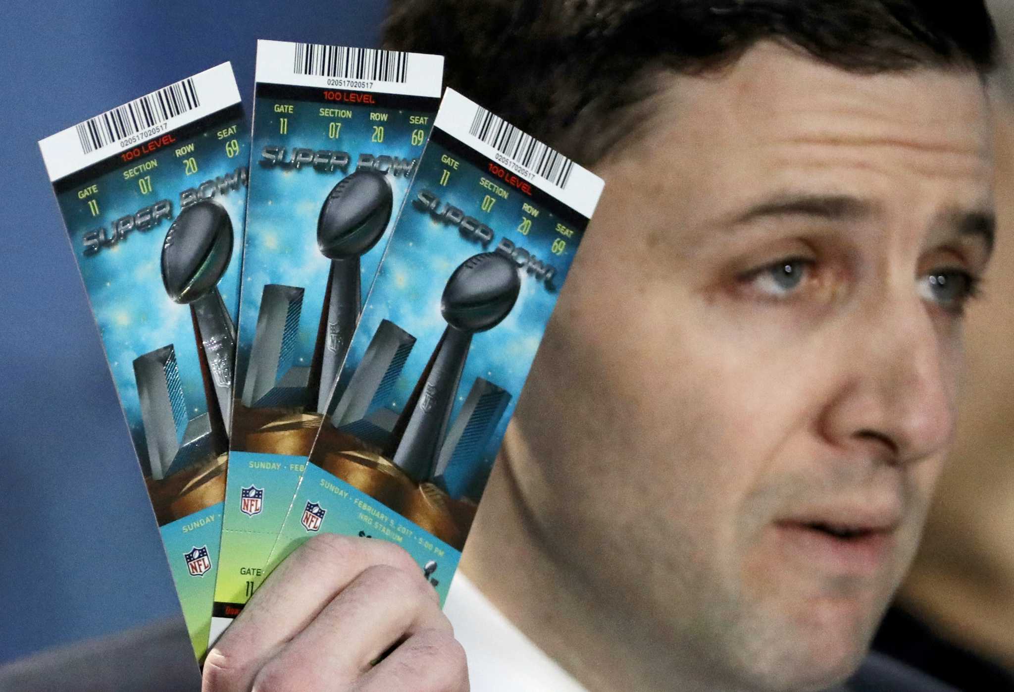 NFL, police officials tell fans how to spot fake Super Bowl tickets