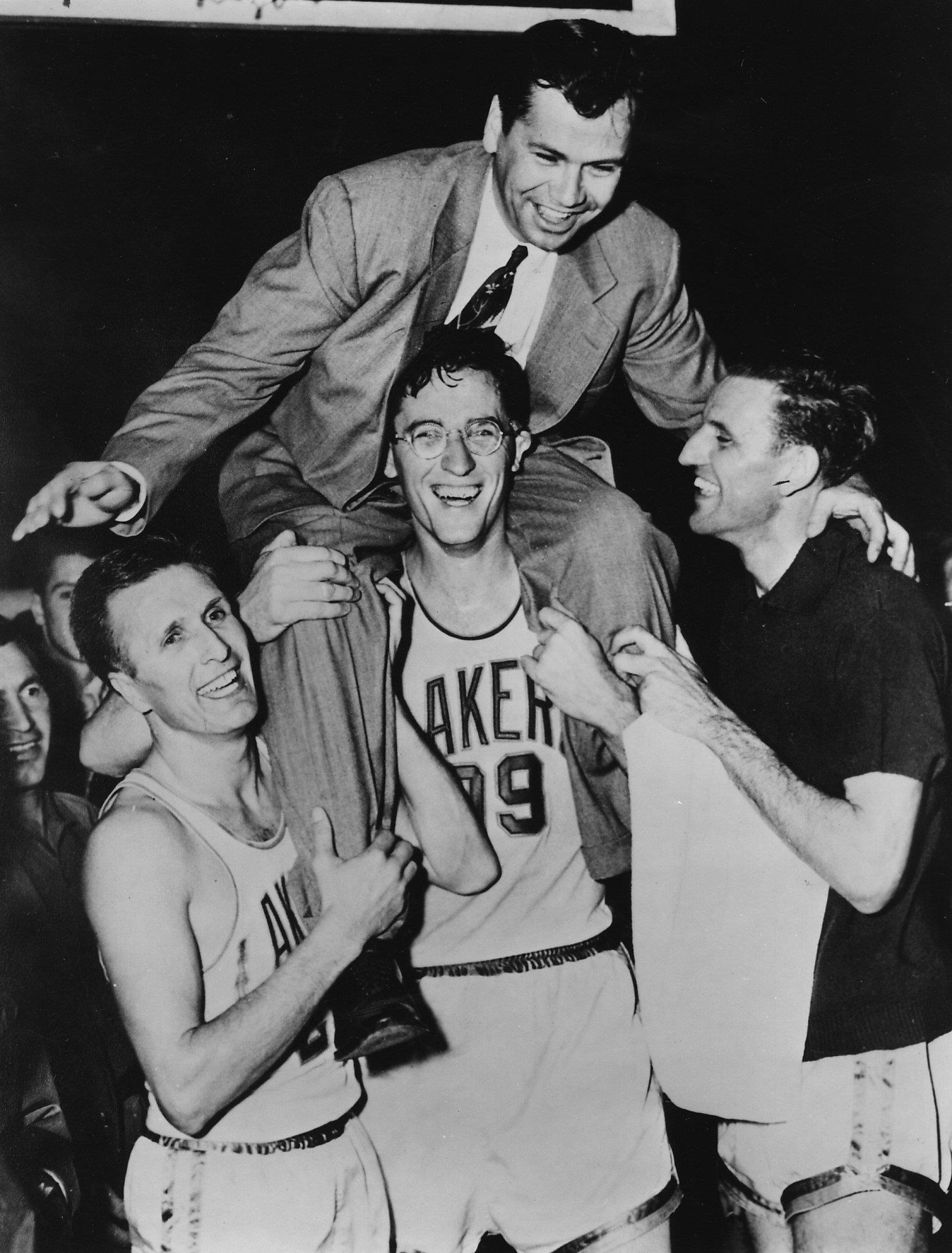 Basketball Hall of Famer John Kundla dies at 101
