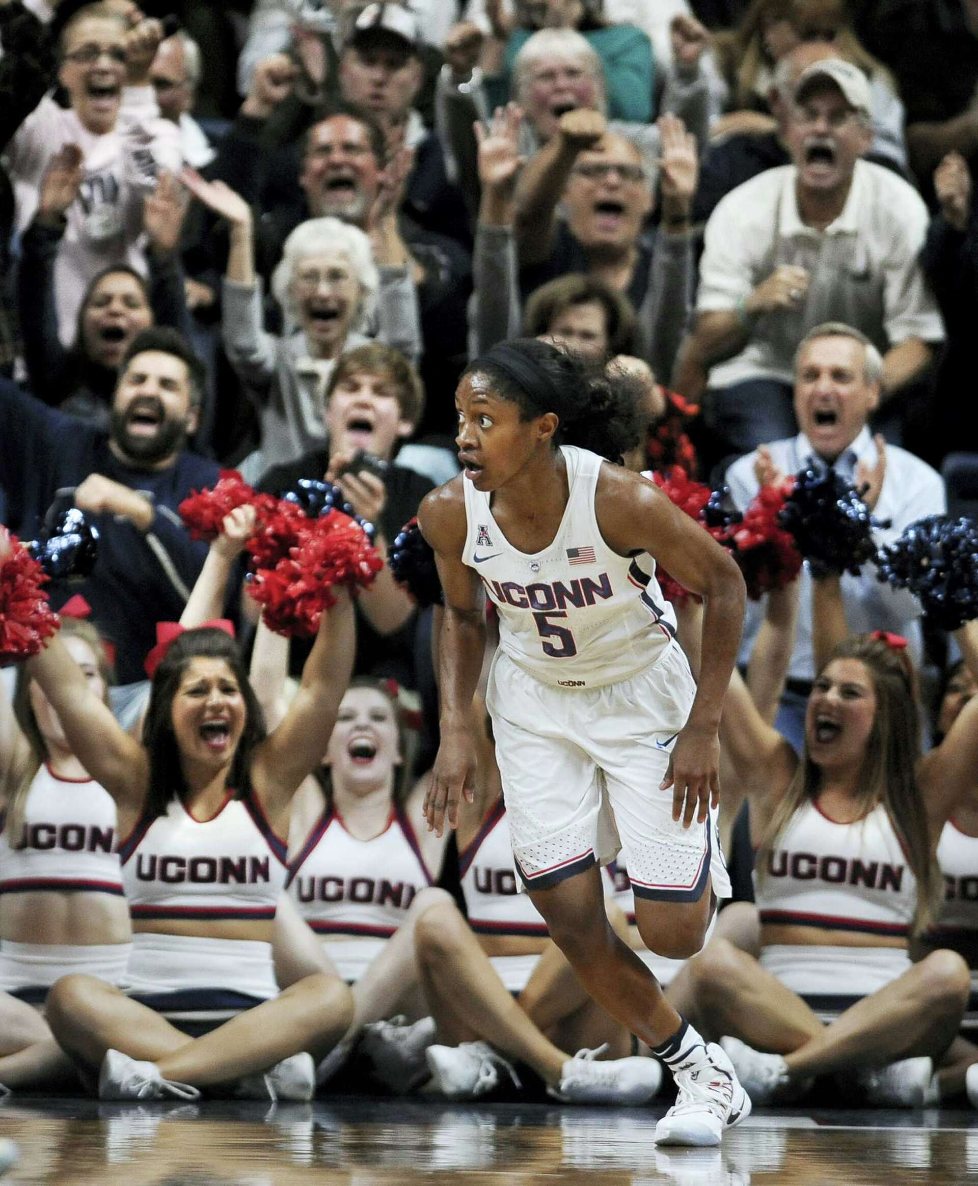 No. 3 UConn tops No. 2 Baylor to extend win streak to 77 games