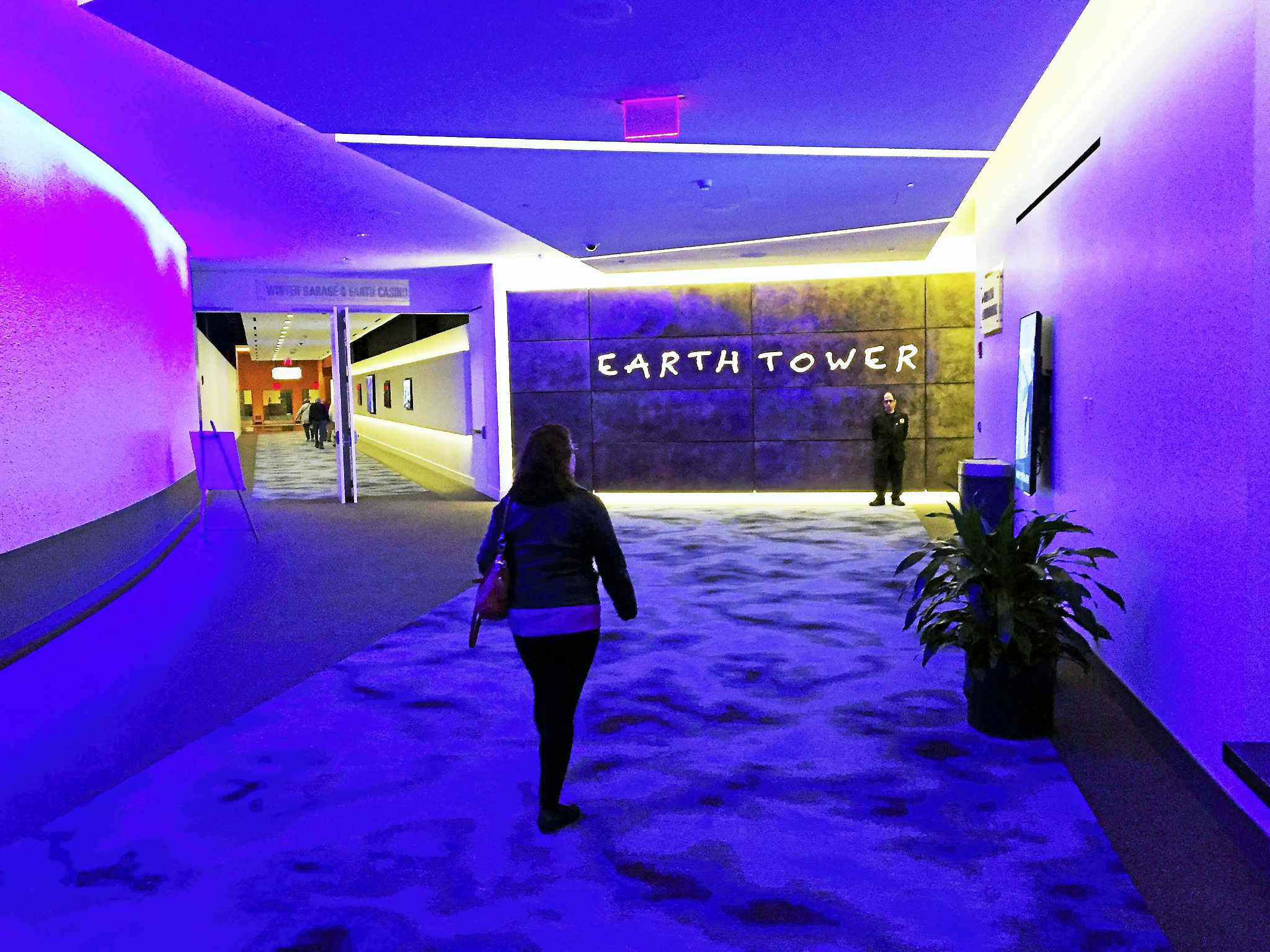 Earth Tower offers tech-friendly, more-compact rooms at Mohegan