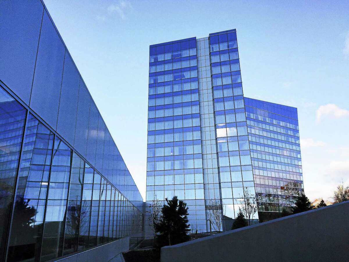 Earth Tower offers tech-friendly, more-compact rooms at Mohegan