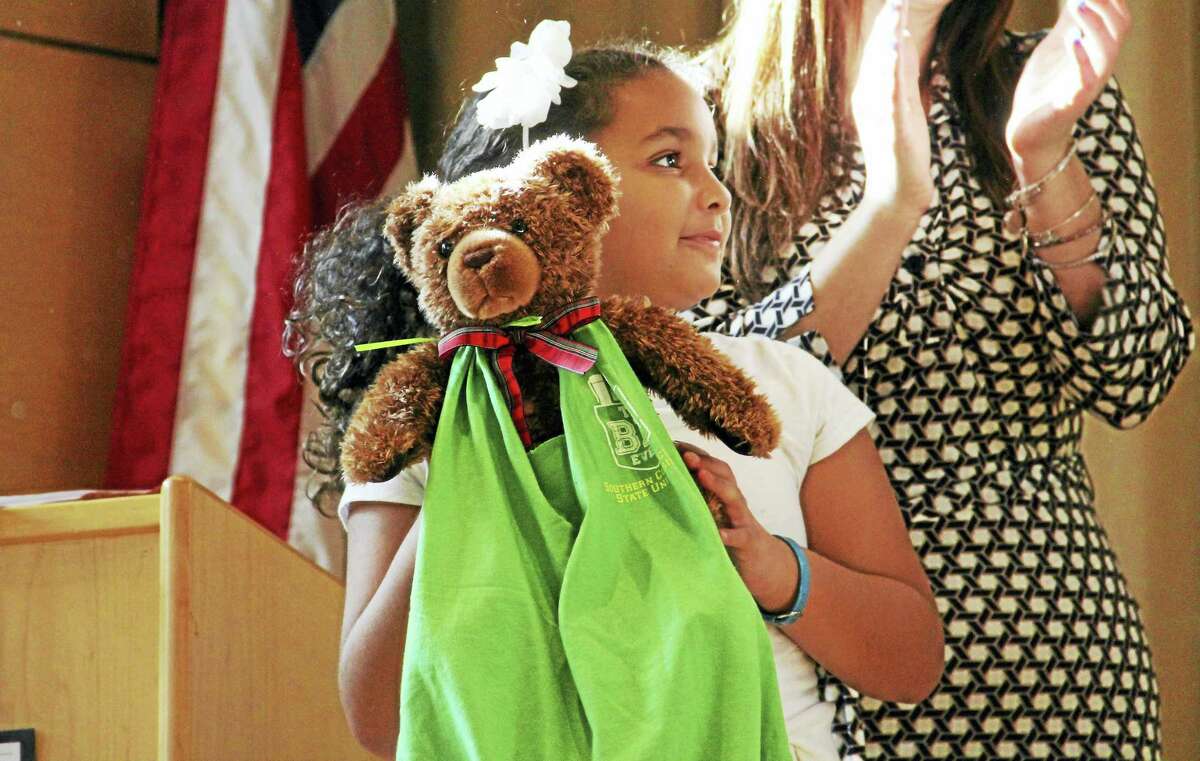 New Haven’s King-Robinson school students make care bags for Yale New ...