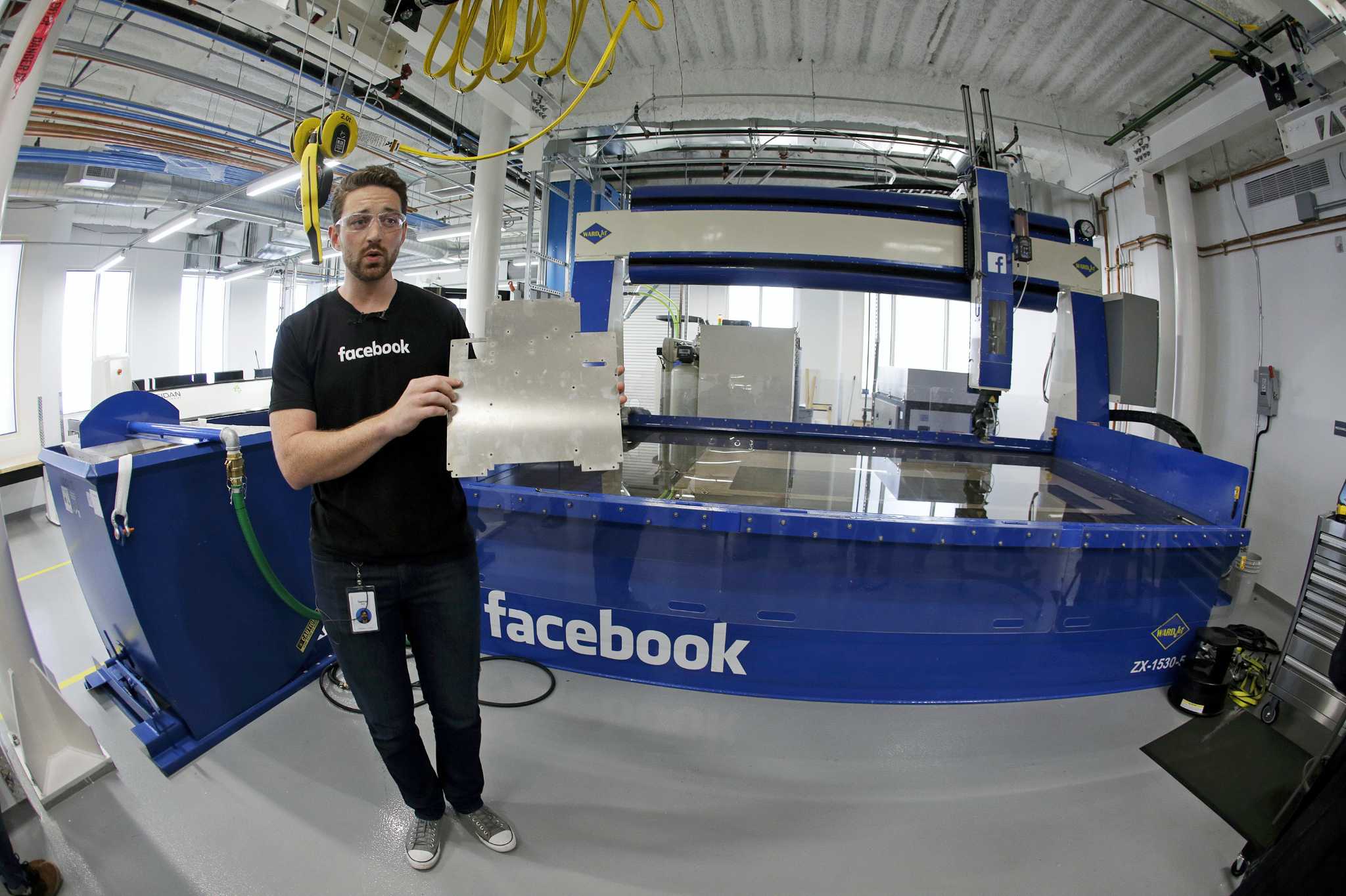 Facebook opens Silicon Valley hardware lab