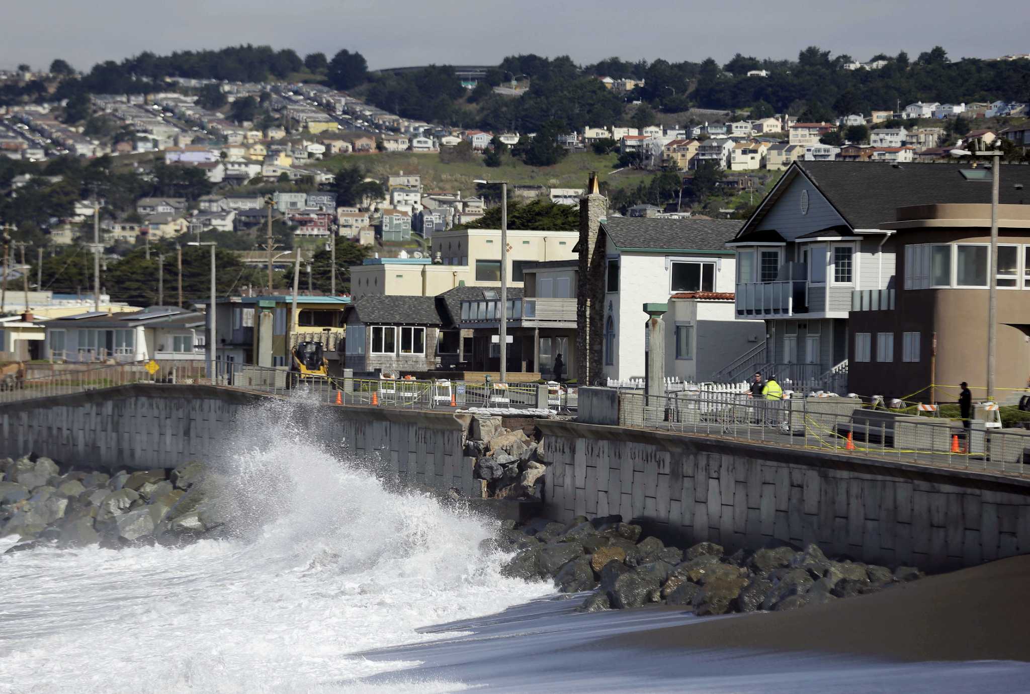 LIVING ON THE EDGE: California residents bide their time on crumbling ...