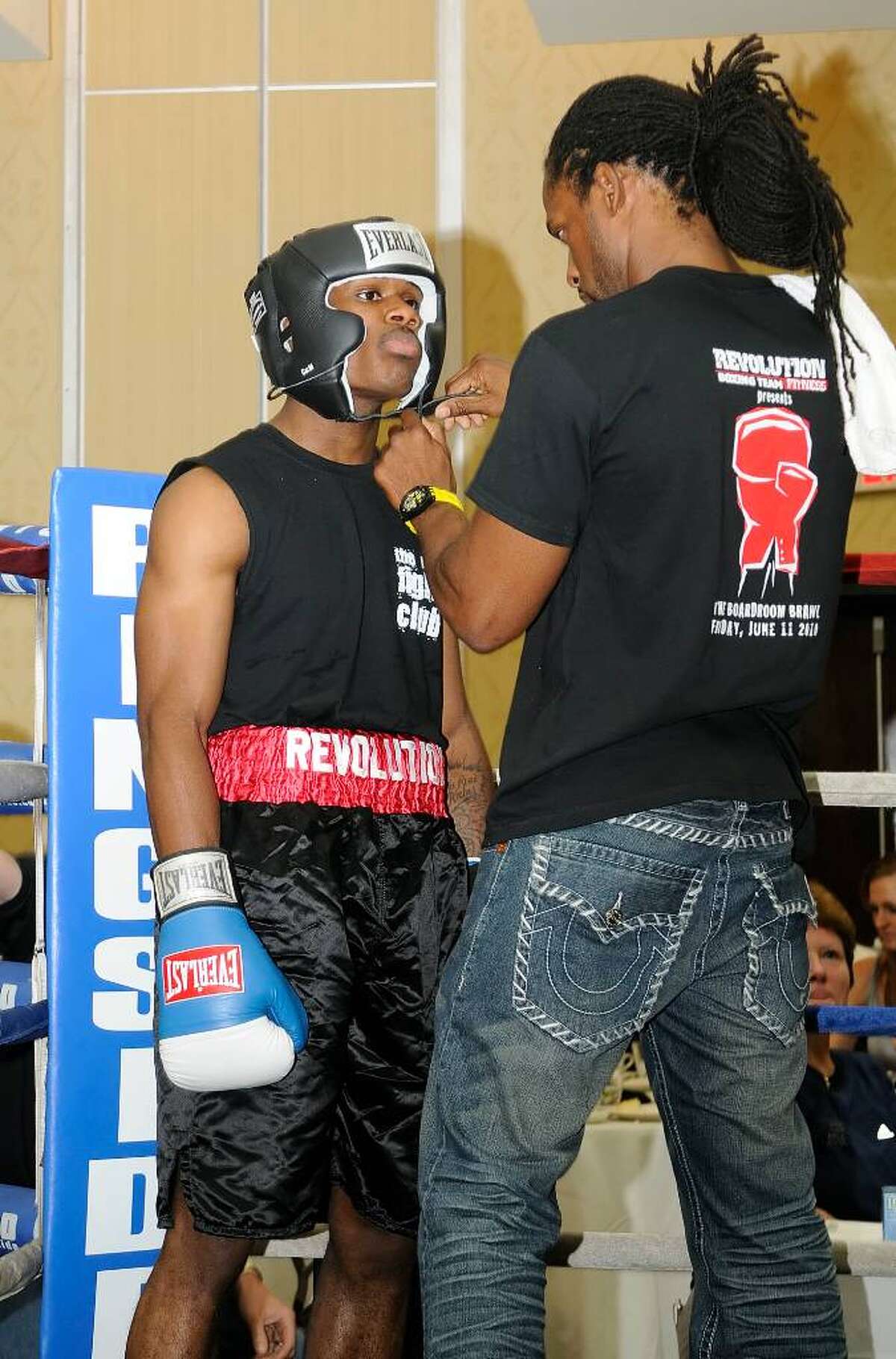 Talking about fight club: White-collar boxers battle it out in the ring ...