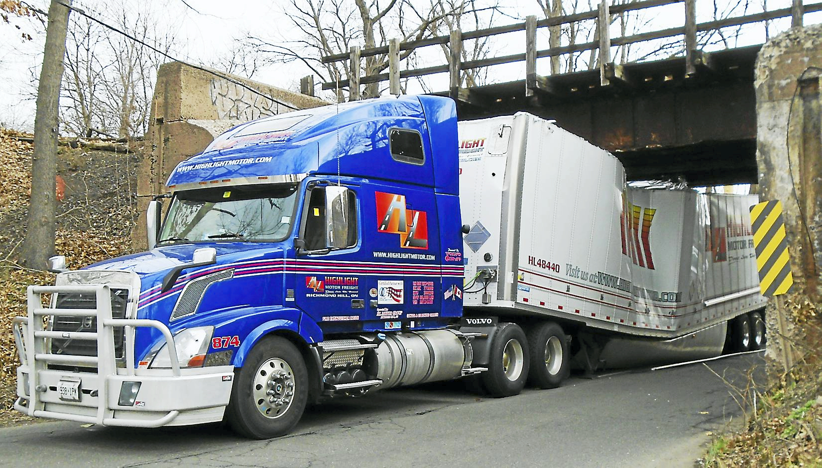 Sackett Point Road in North Haven shut down after truck hits railroad ...