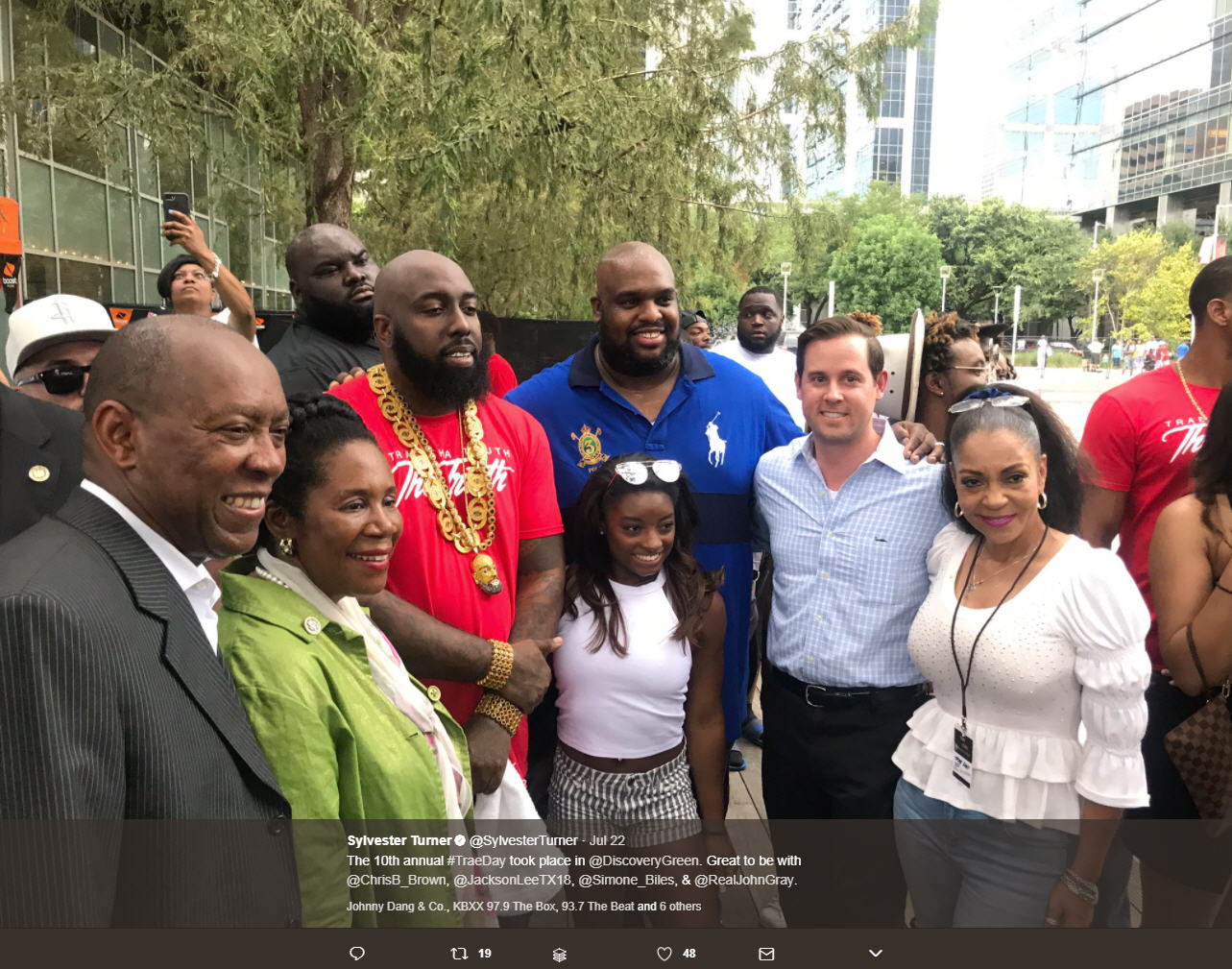 Rapper Trae Tha Truth gives out 75 scholarships in Houston to support ...