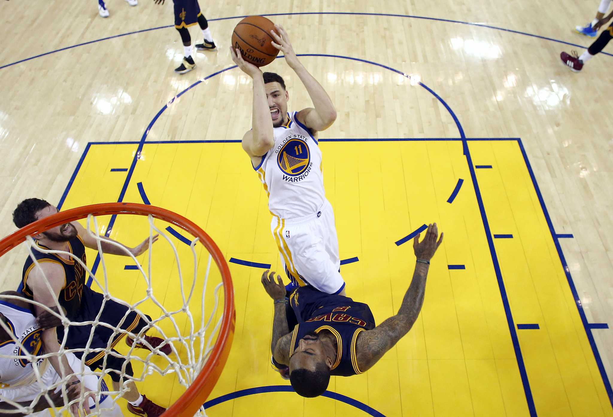 Bench lifts Warriors past Cavs in Game 1 of NBA Finals