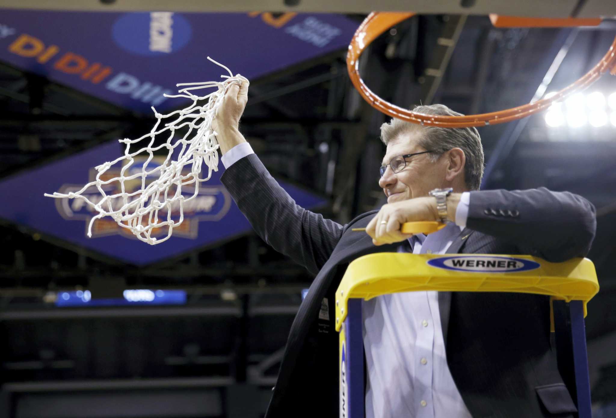 UConn women’s notes: Announcer Beth Mowins impressed with way Huskies ...