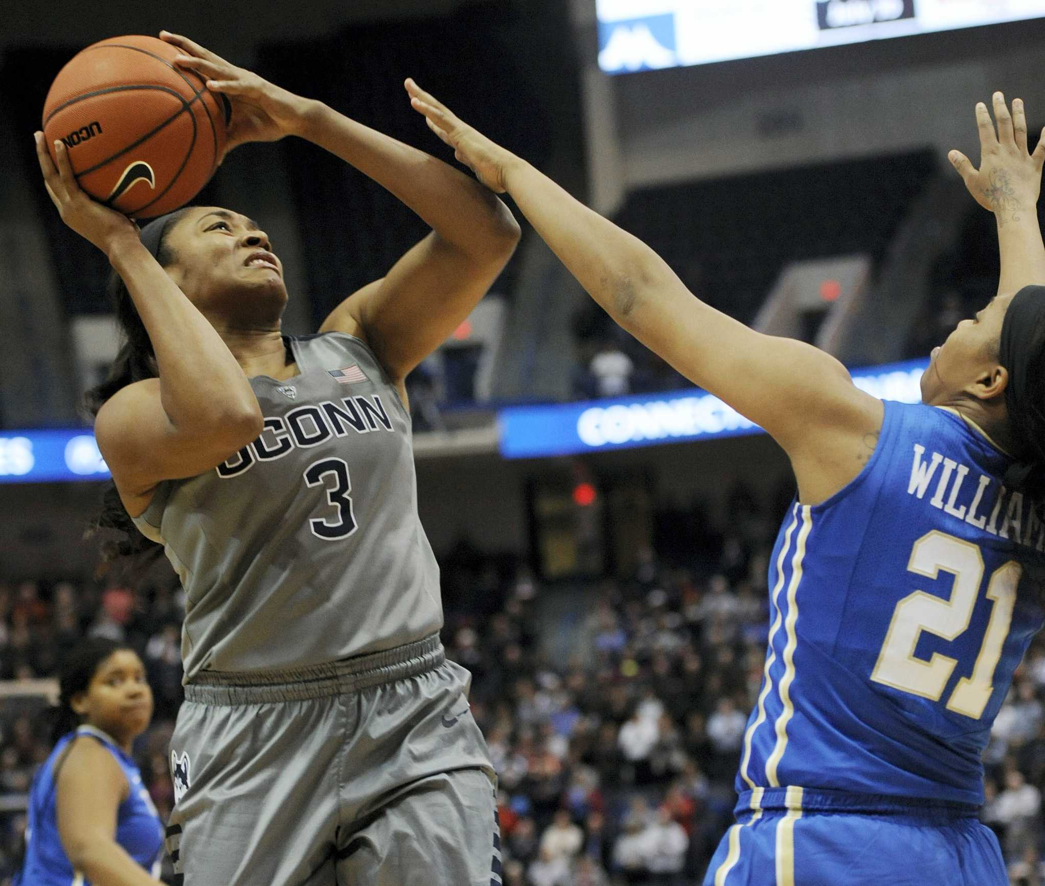 Chong, Tuck lead UConn women’s win over Tulsa