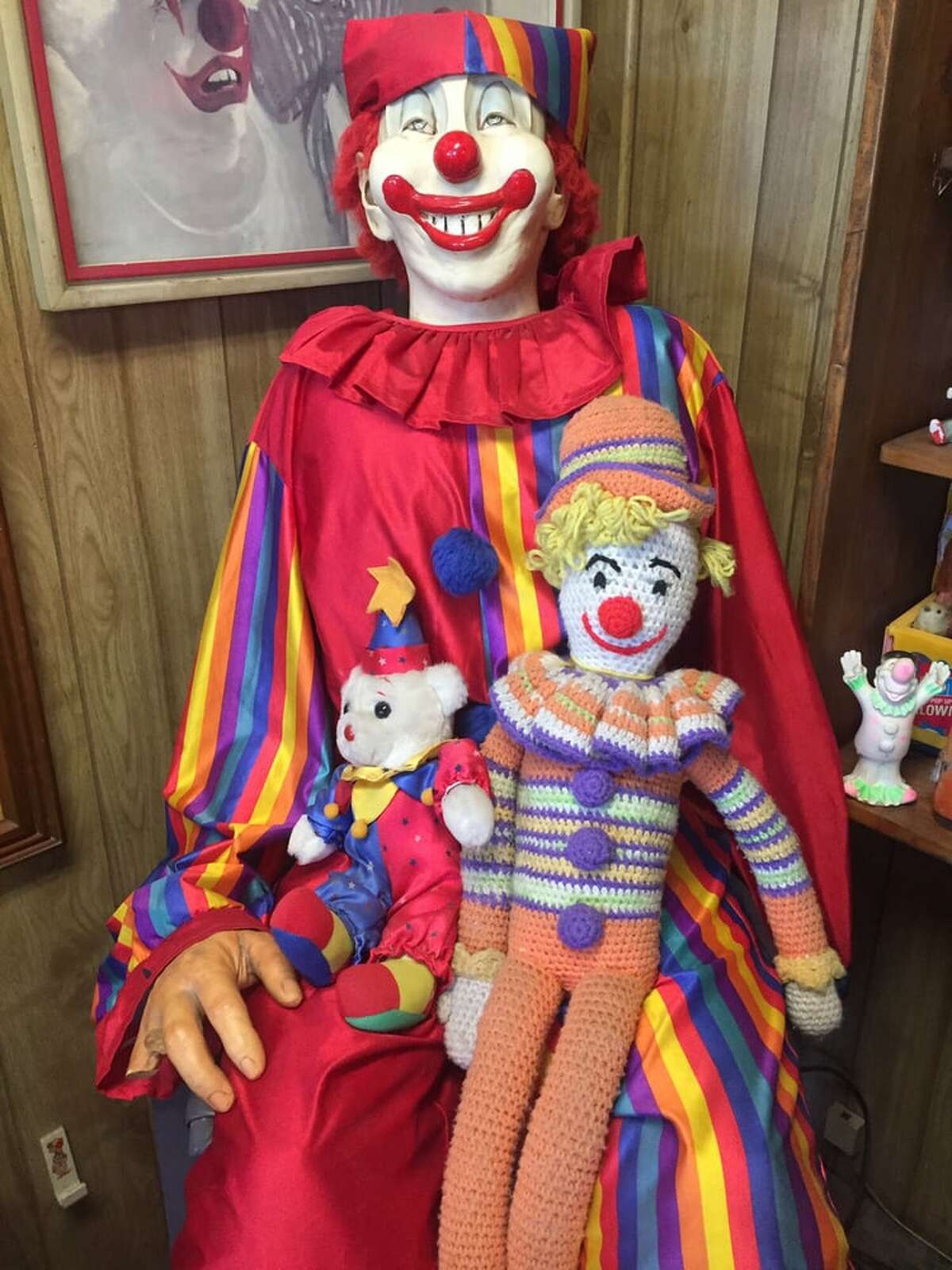 Nightmarish 'Clown Motel' next to town cemetery up for sale
