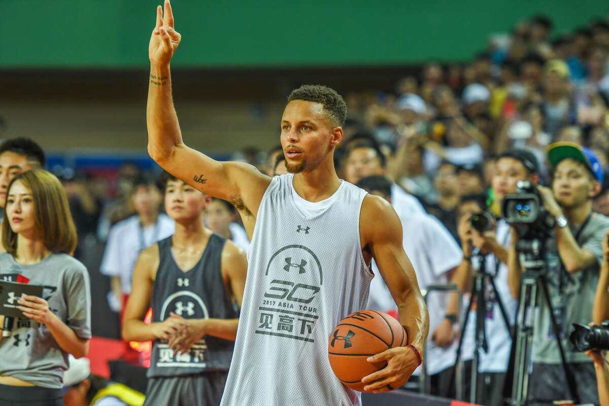 Steph Curry's in China poking fun at Klay Thompson's missed dunk for ...