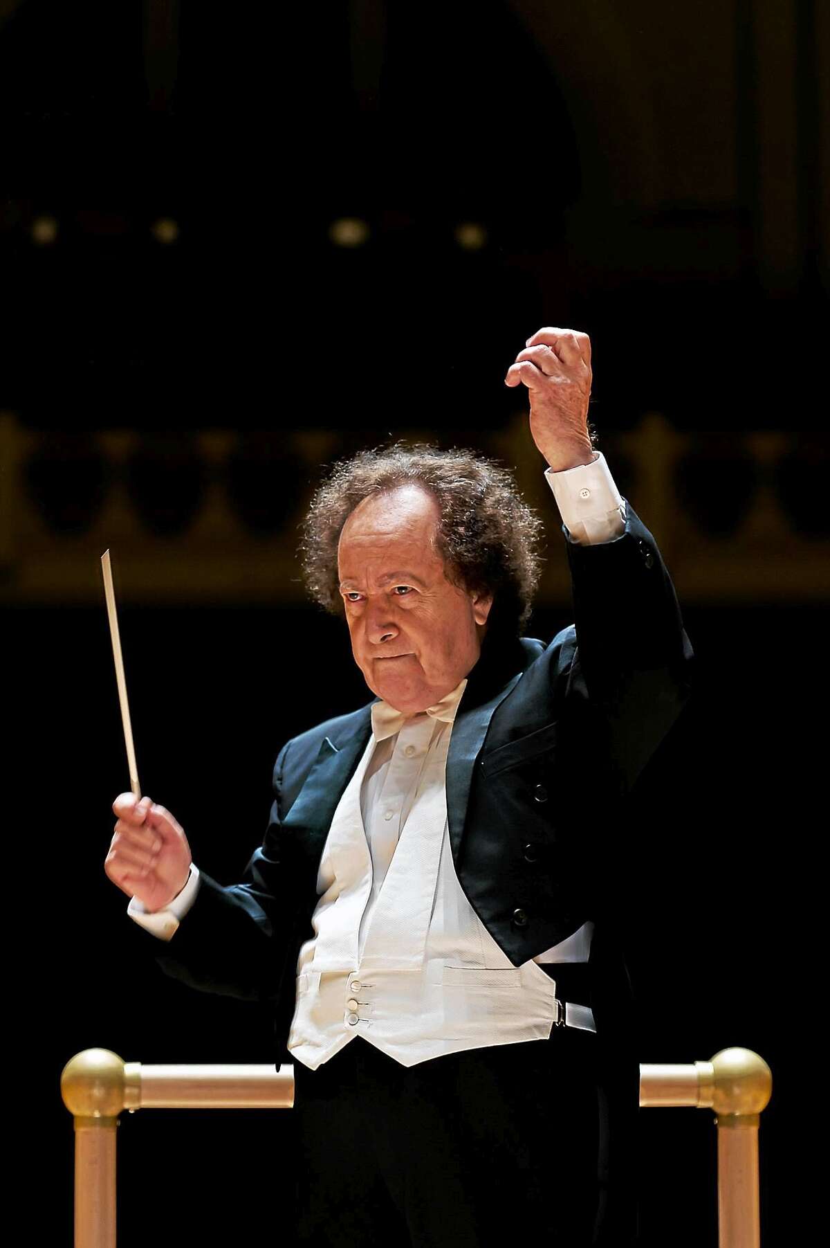 Jose Serebrier to lead Yale Philharmonic Friday at Woolsey